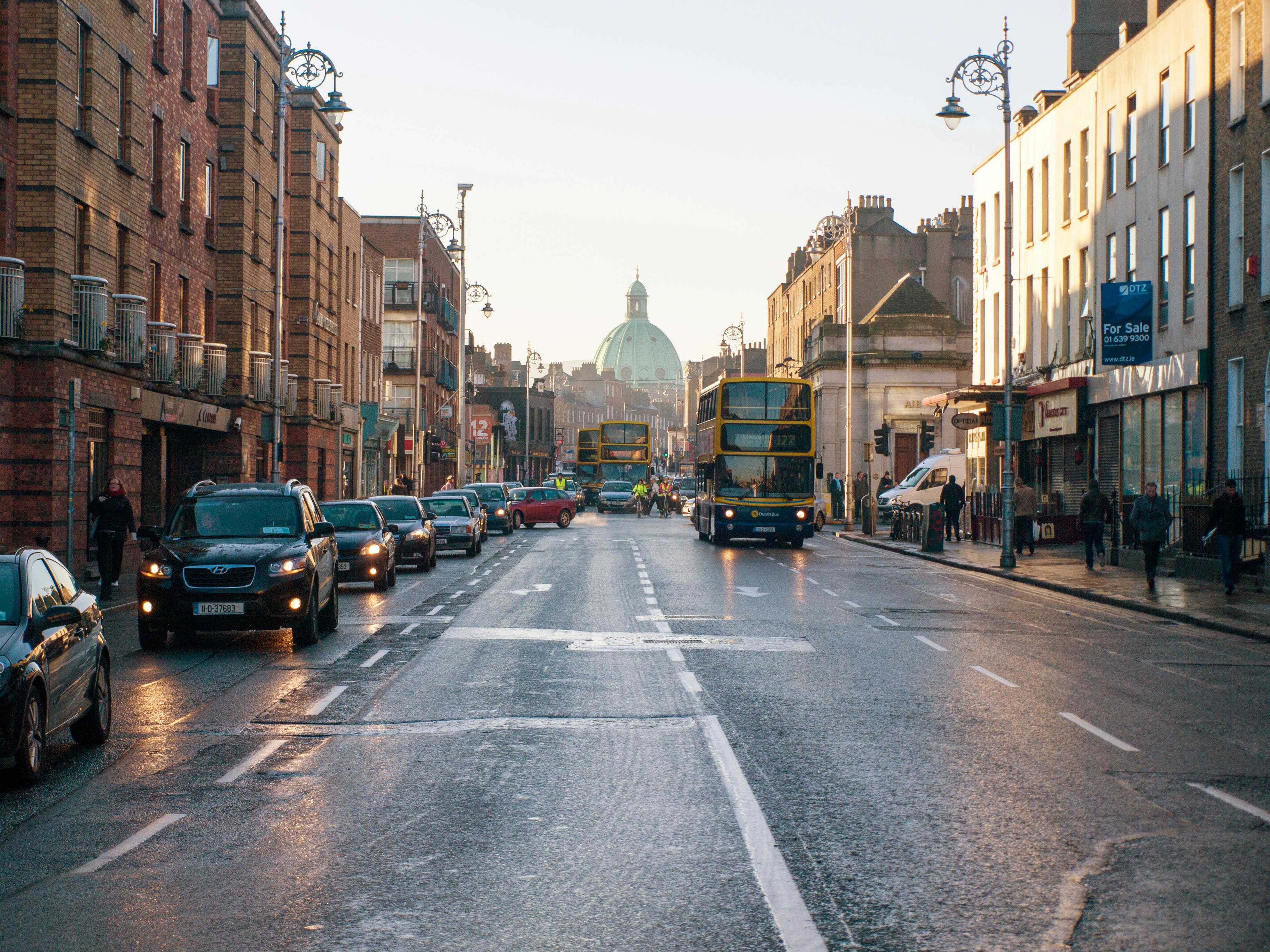 100 000+ Trinity College Dublin Zoom Background banque d’images et ...