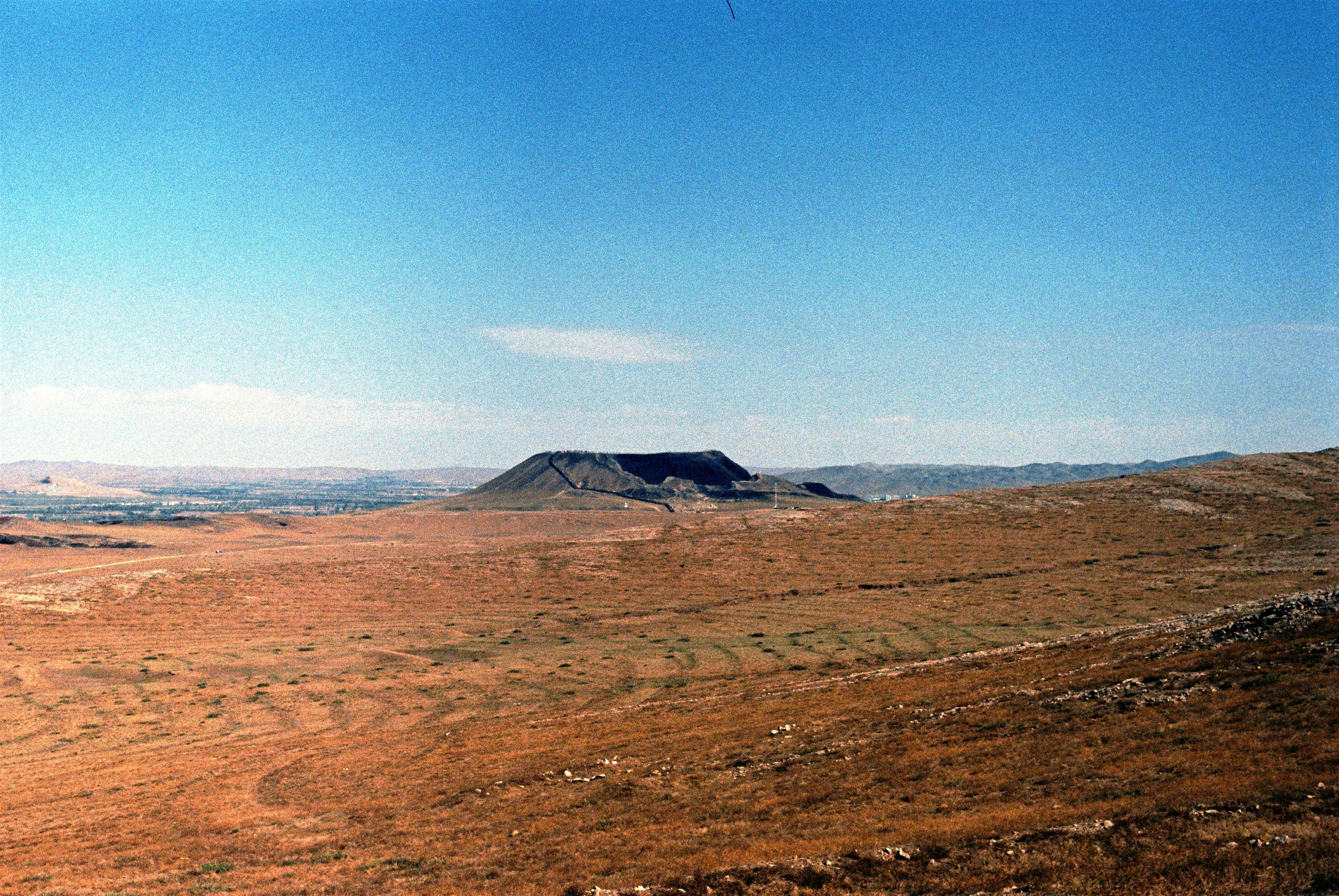 Volcano on the Edge of the Plateau · Free Stock Photo