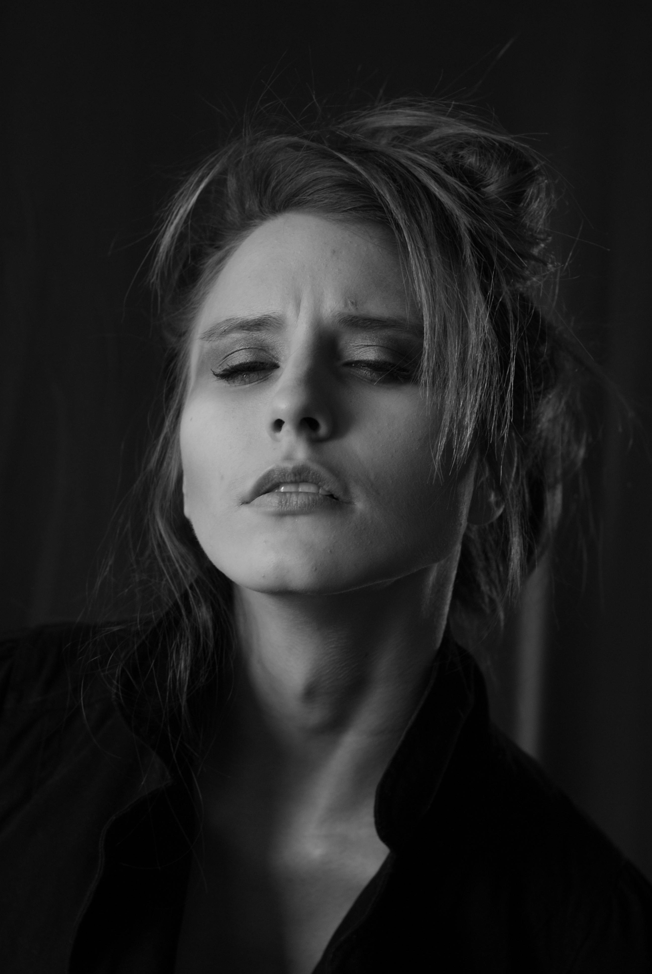 Swelling Neck Photos, Download The BEST Free Swelling Neck Stock Photos ...