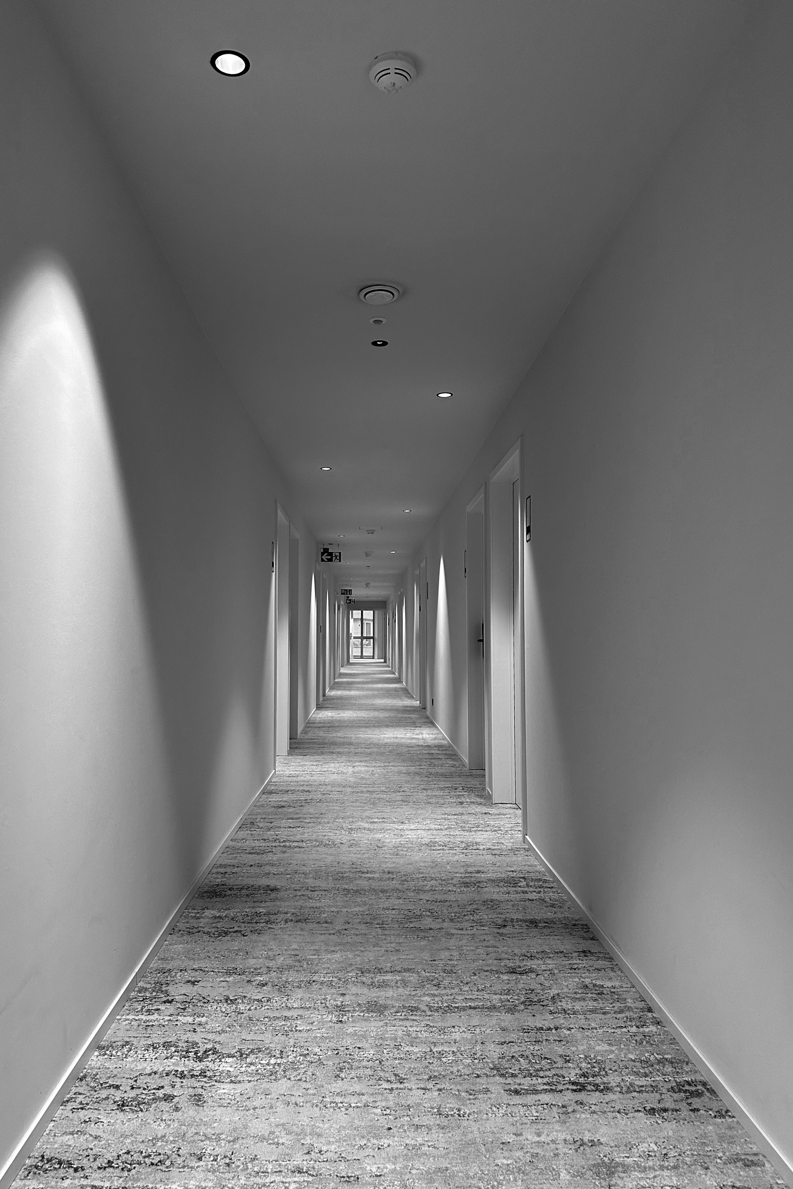 Corredor En Perspectiva Decreciente · Foto de stock gratuita