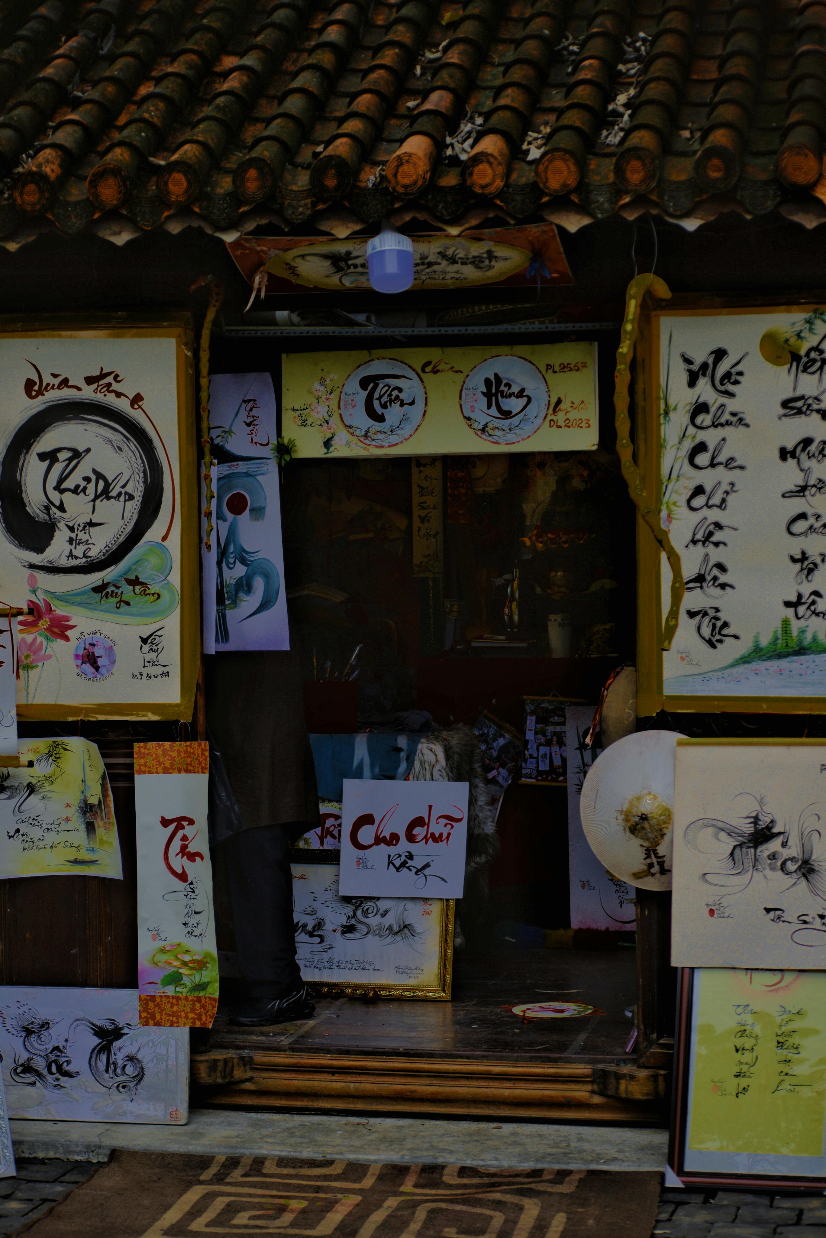 Souvenir Shop with Vietnamese Calligraphy Boards · Free Stock Photo