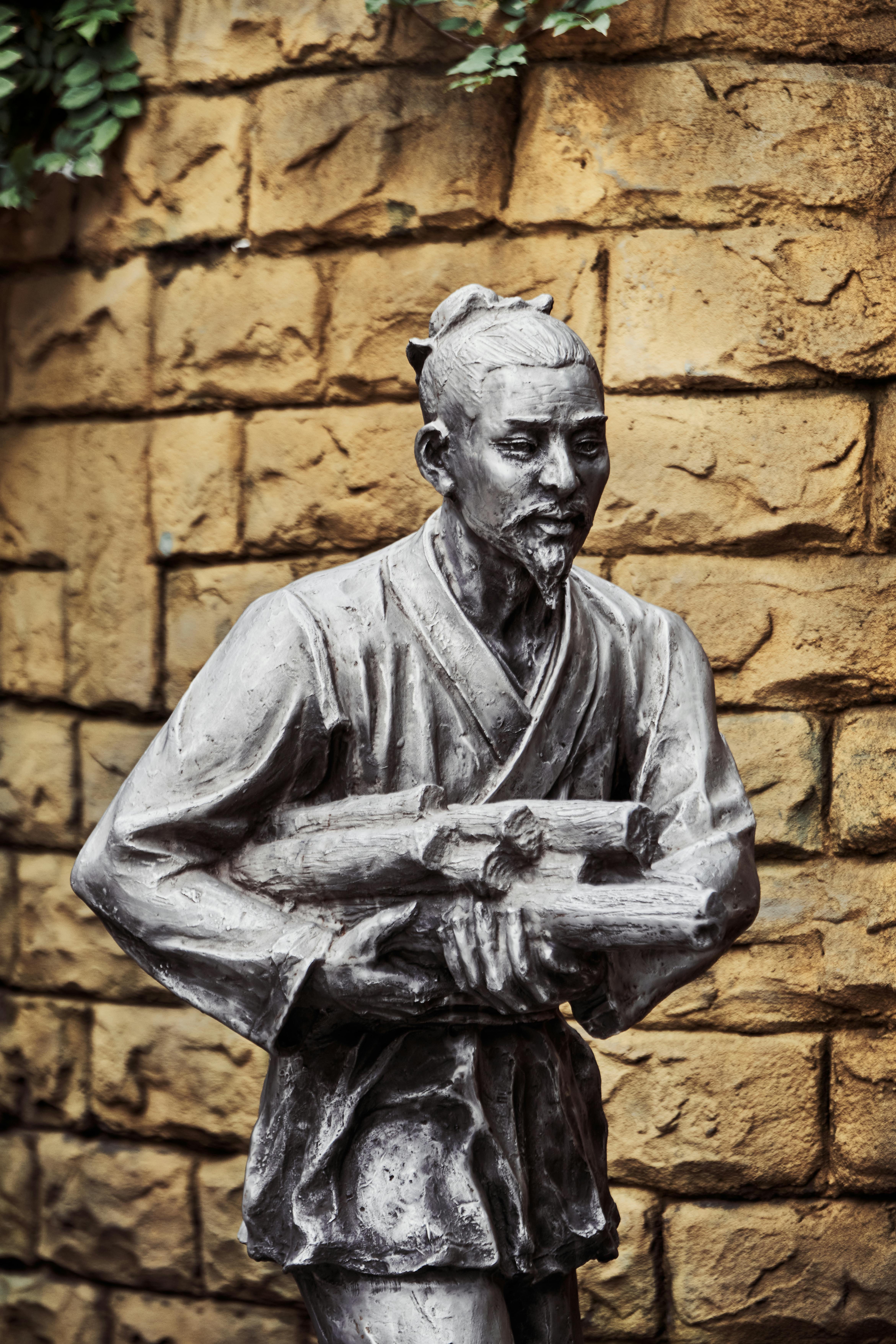 Statue of Man Carrying Scrolls · Free Stock Photo