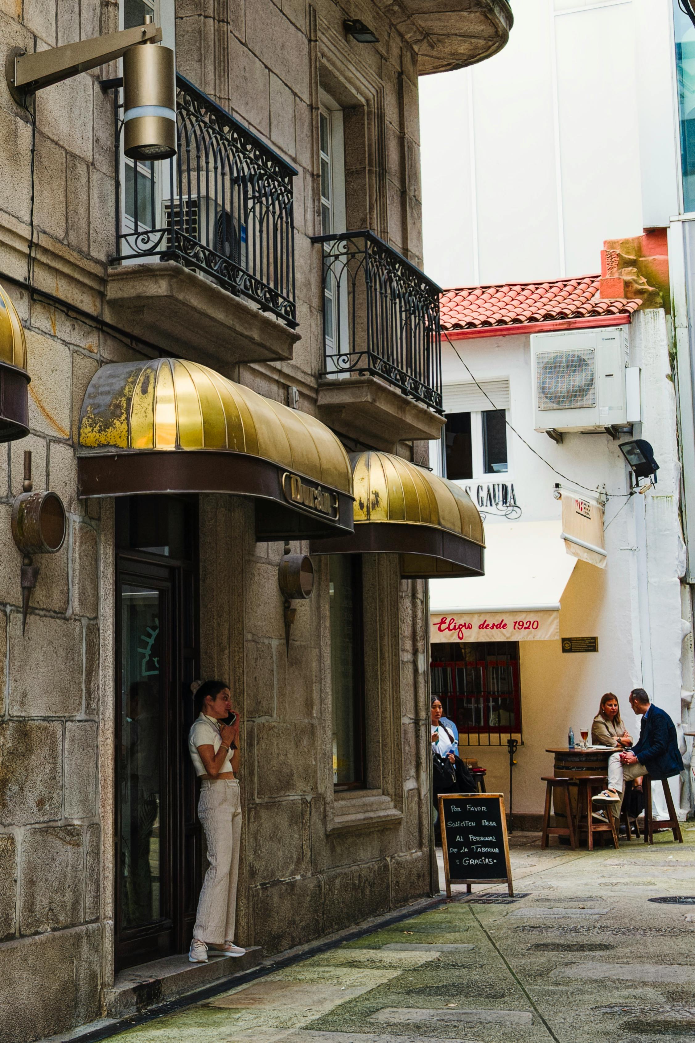 Entrance to Brick House from Back Alley · Free Stock Photo