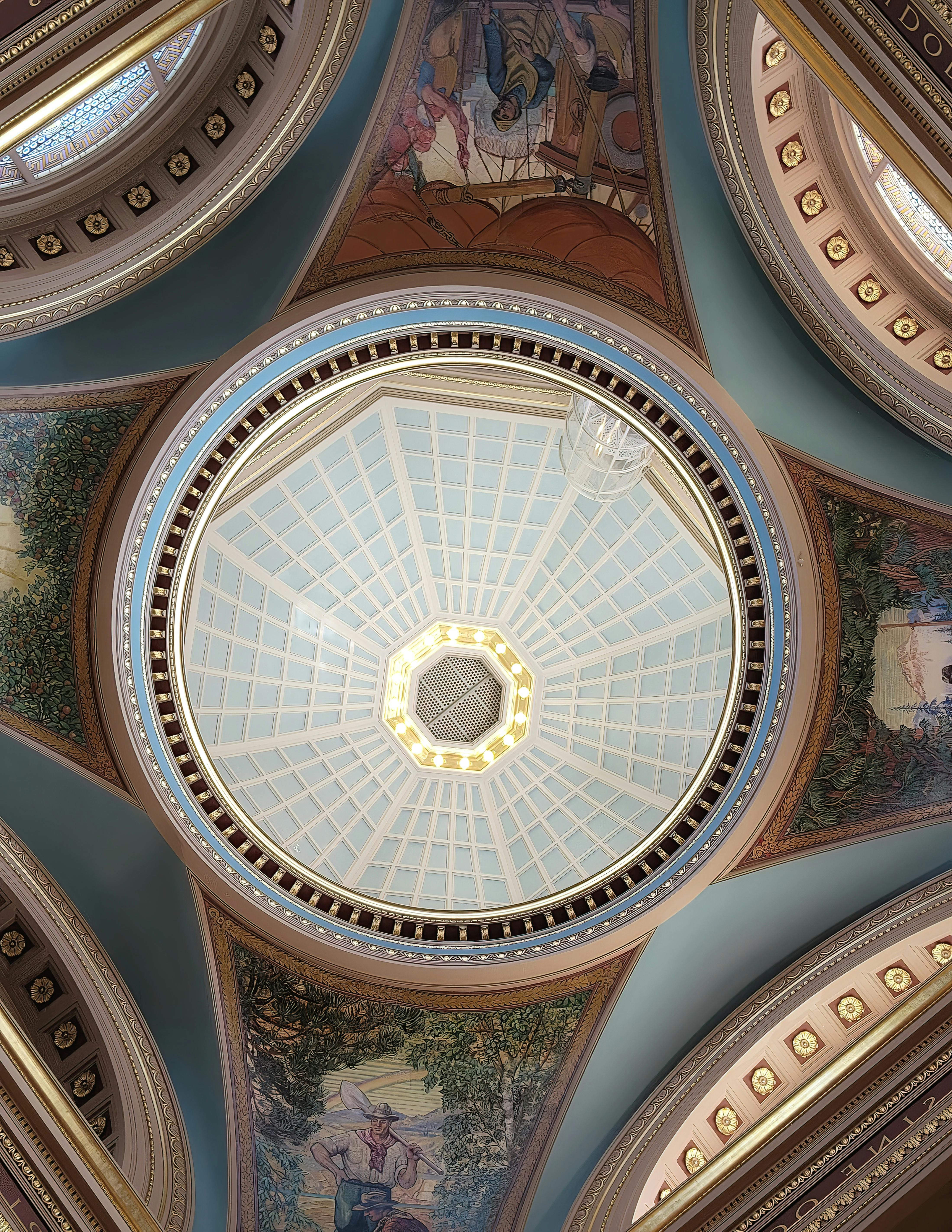 Rotunda of British Columbia Parliament Building · Free Stock Photo