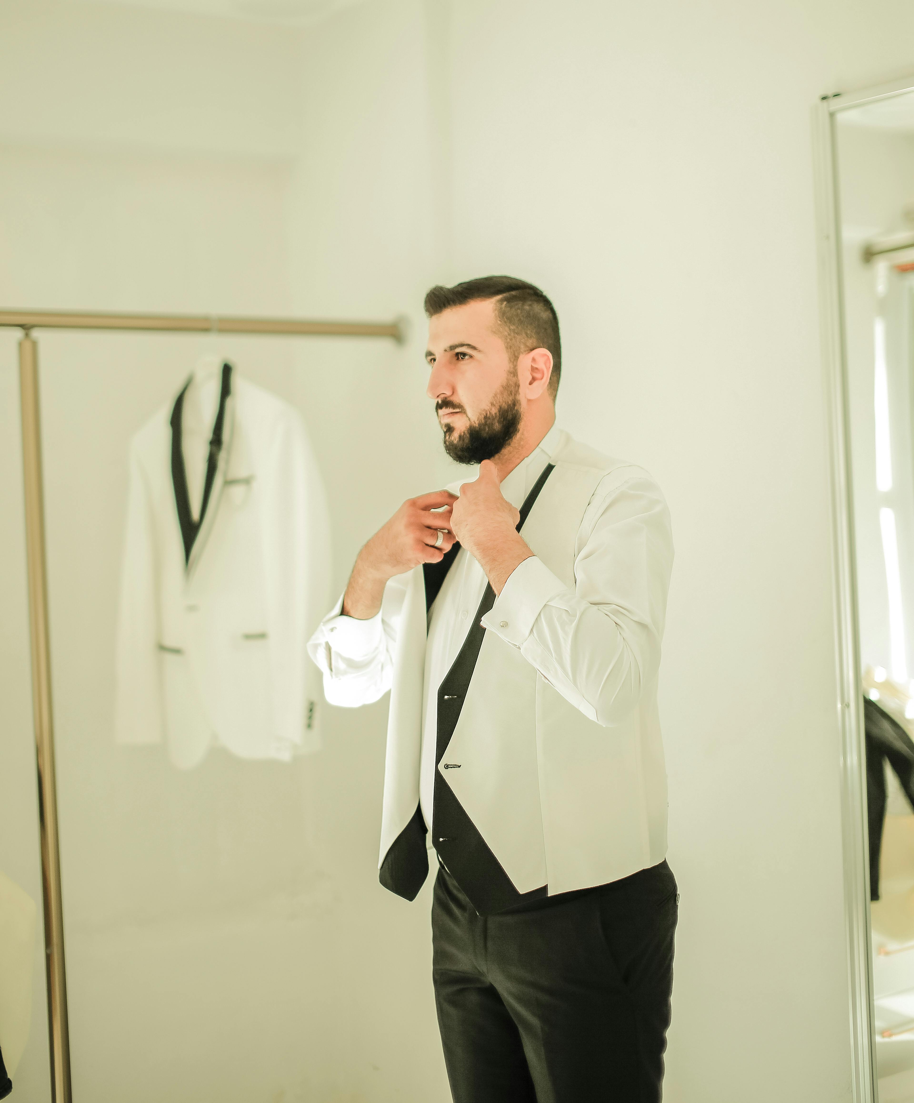 Groom Getting Ready for the Wedding · Free Stock Photo