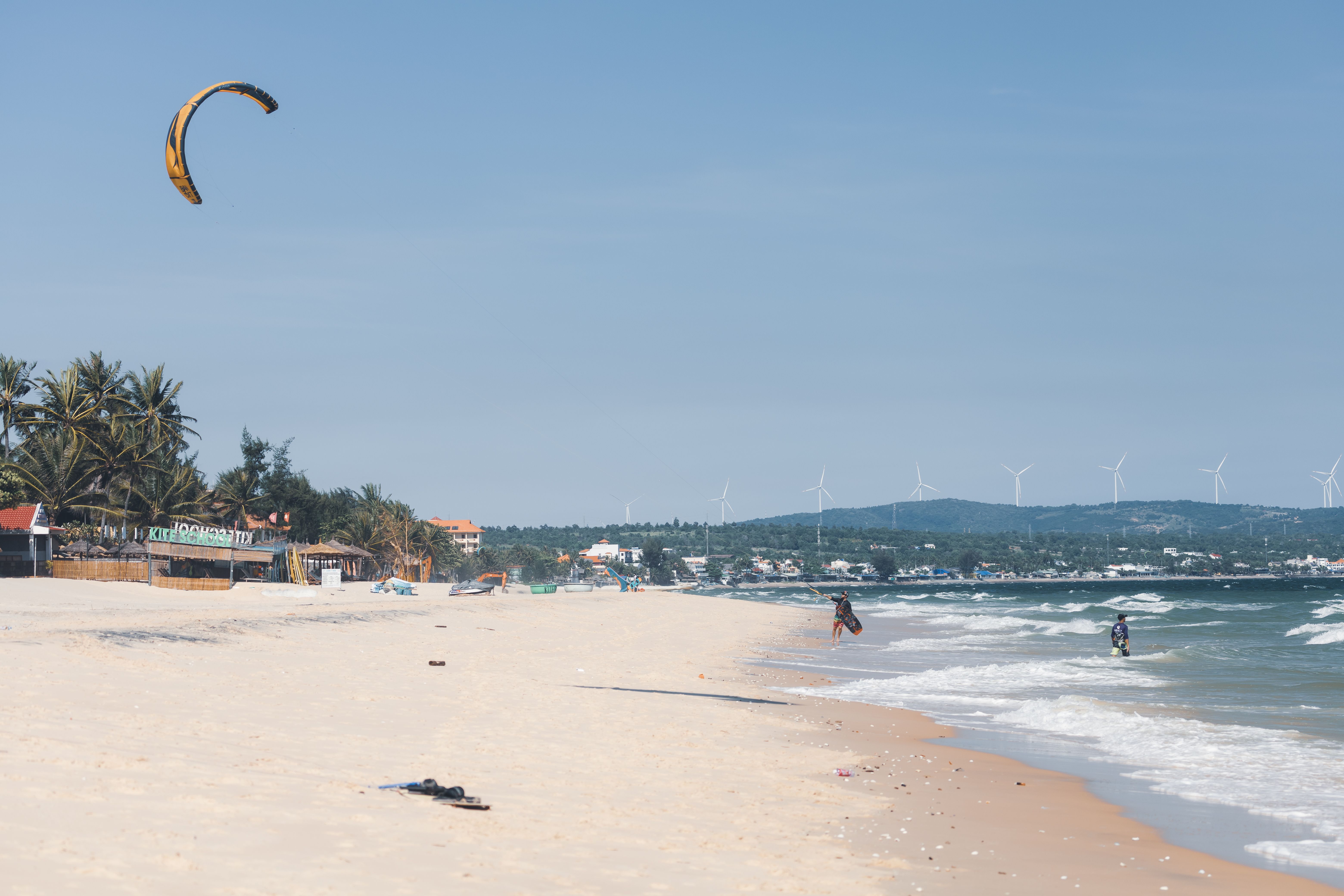 Boats around Sand Island on Sea Shore · Free Stock Photo