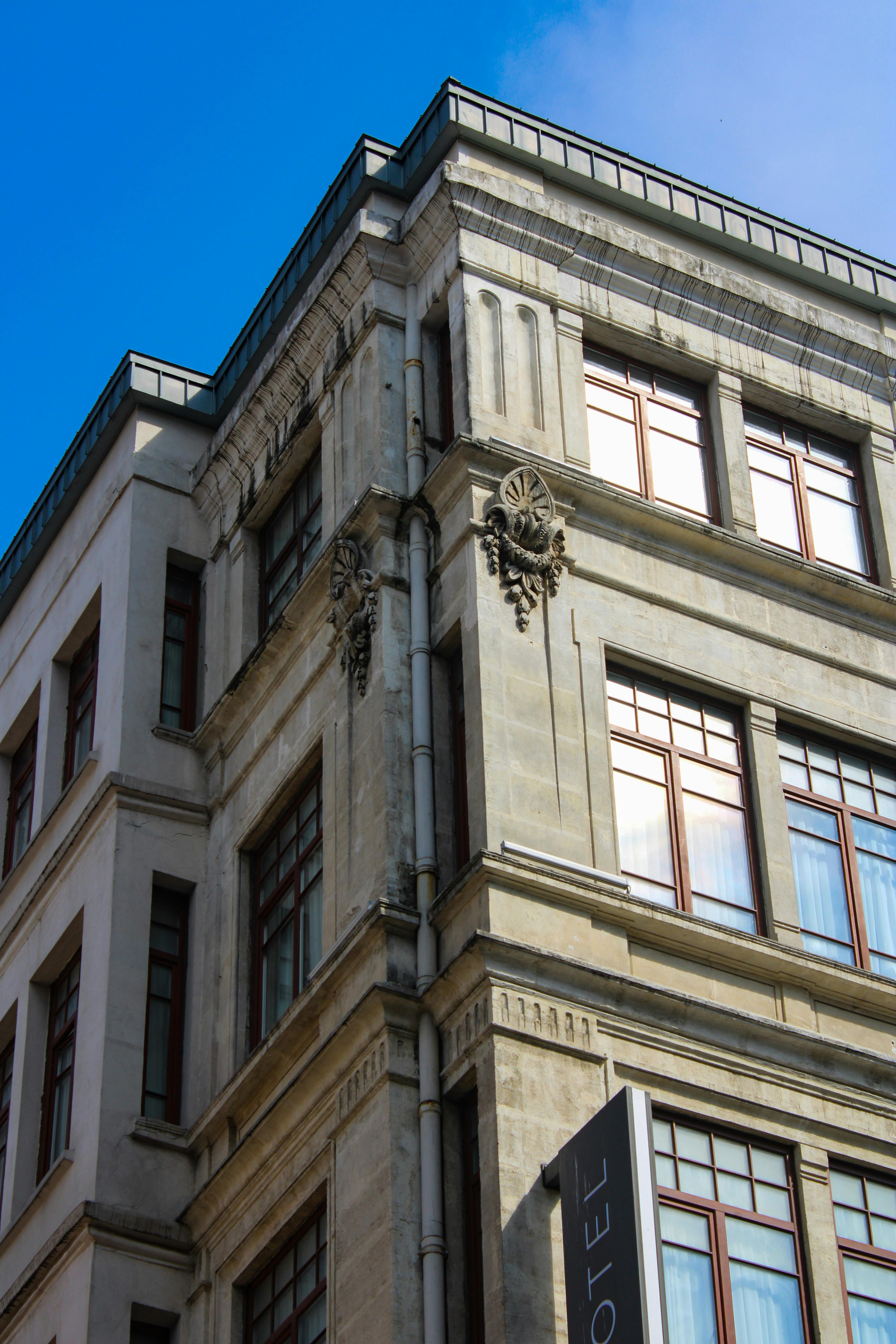 Cloud over Vintage Building Corner · Free Stock Photo