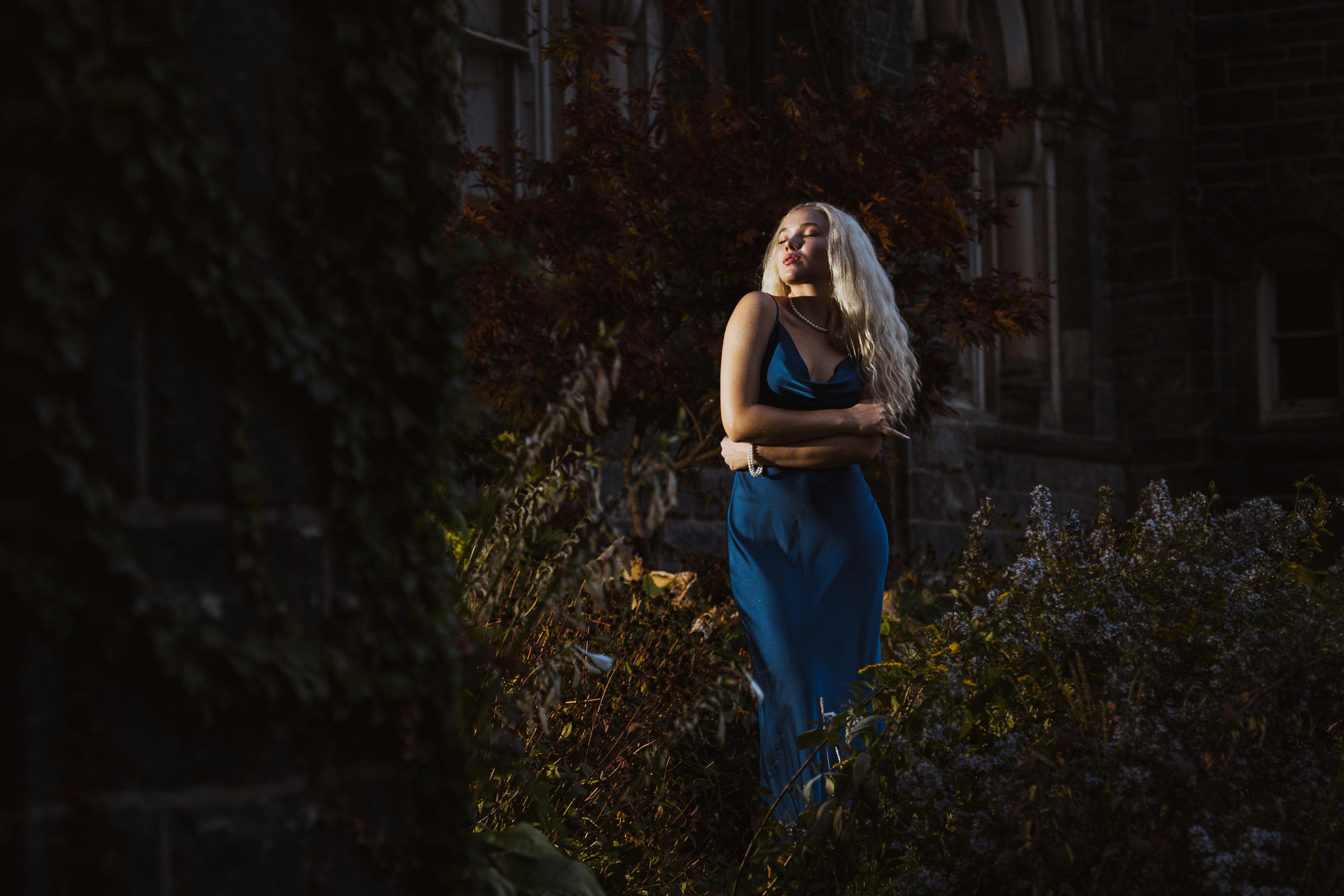 Big Bush Women Photos, Download The BEST Free Big Bush Women Stock ...