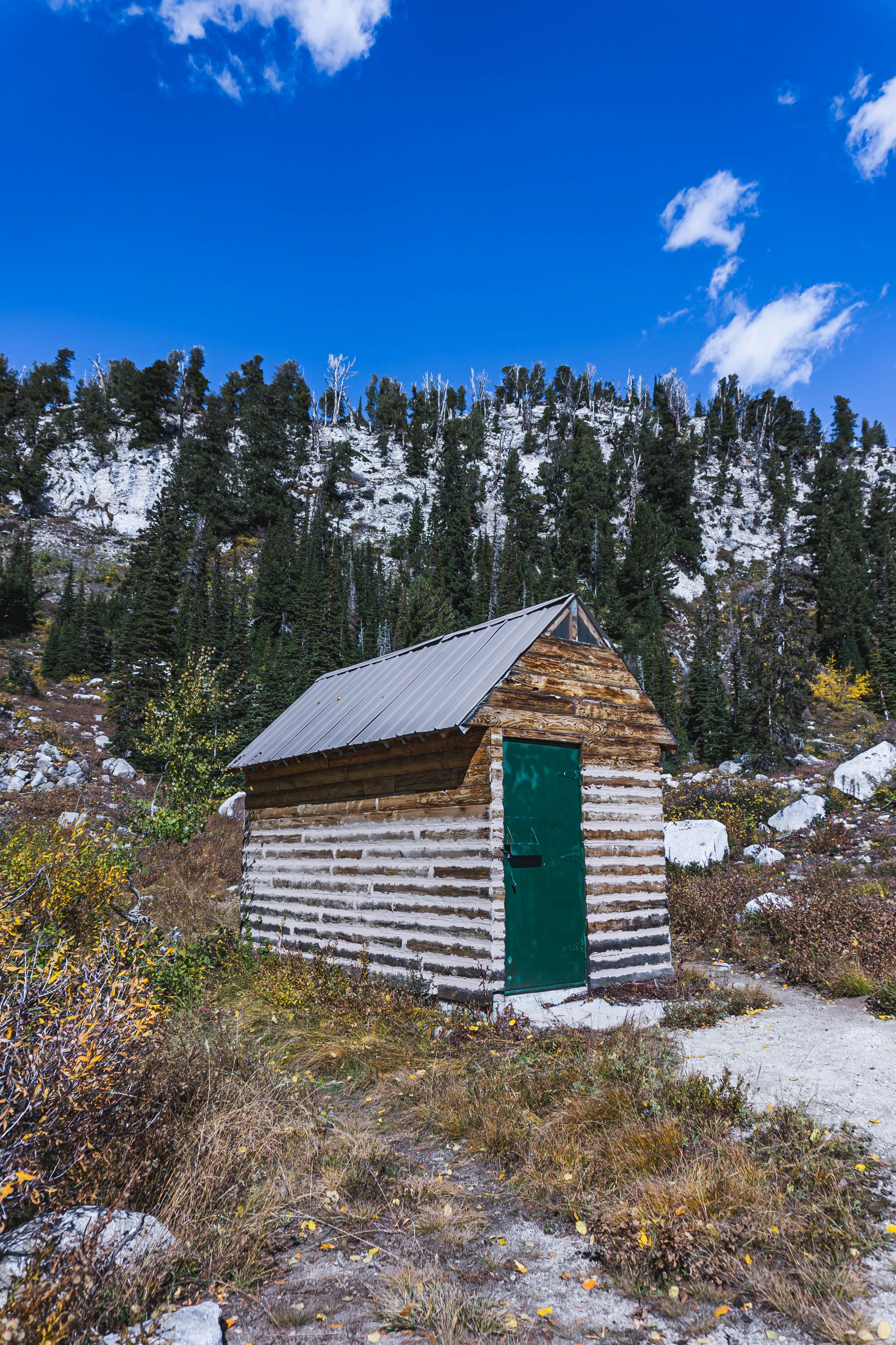 A Hut in Mountains · Free Stock Photo