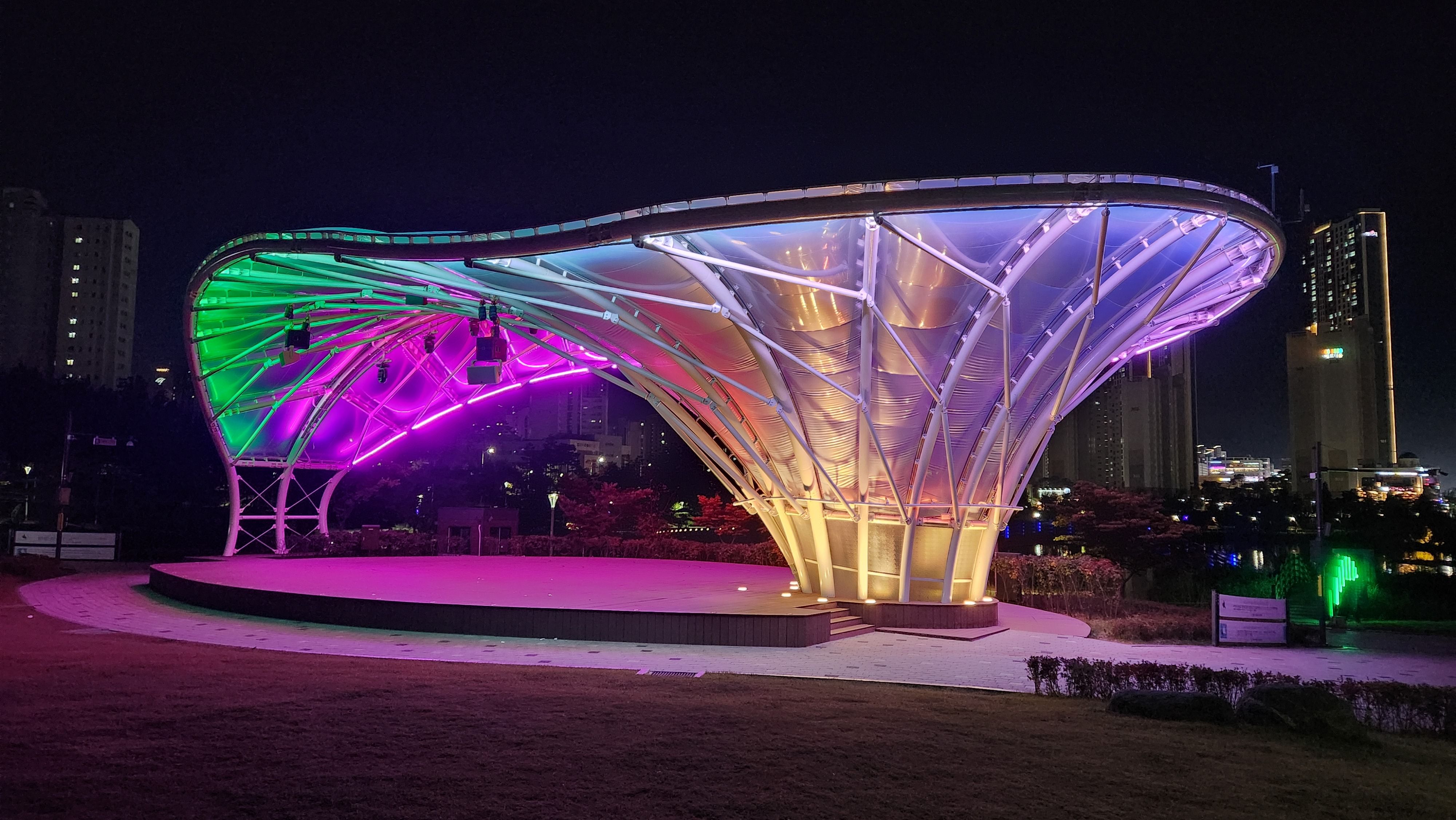 Illuminated Dongho Bridge in Seoul · Free Stock Photo