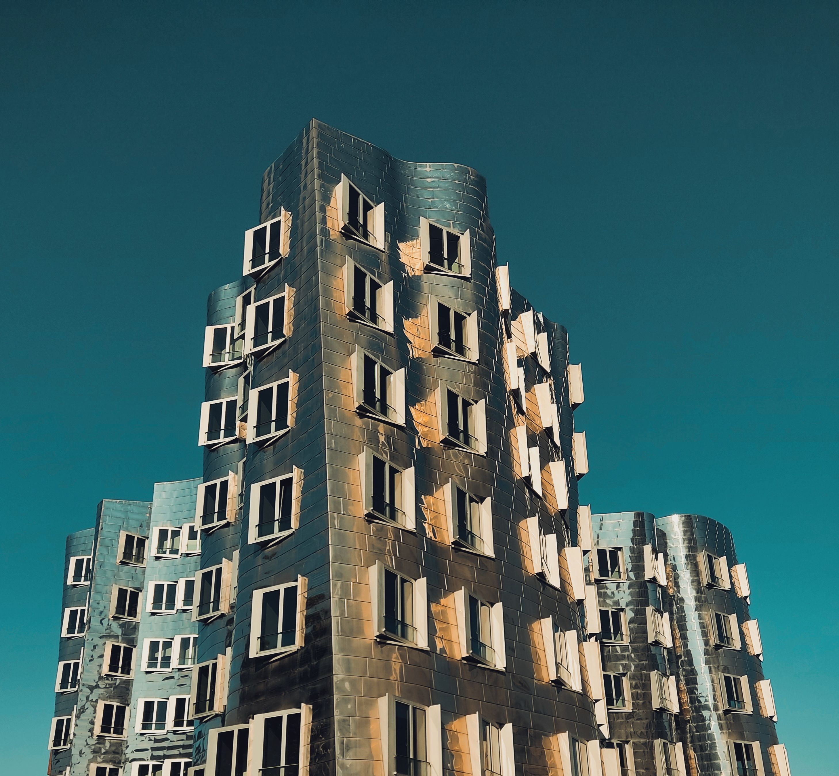 Silver Gehry Building in Dusseldorf · Free Stock Photo