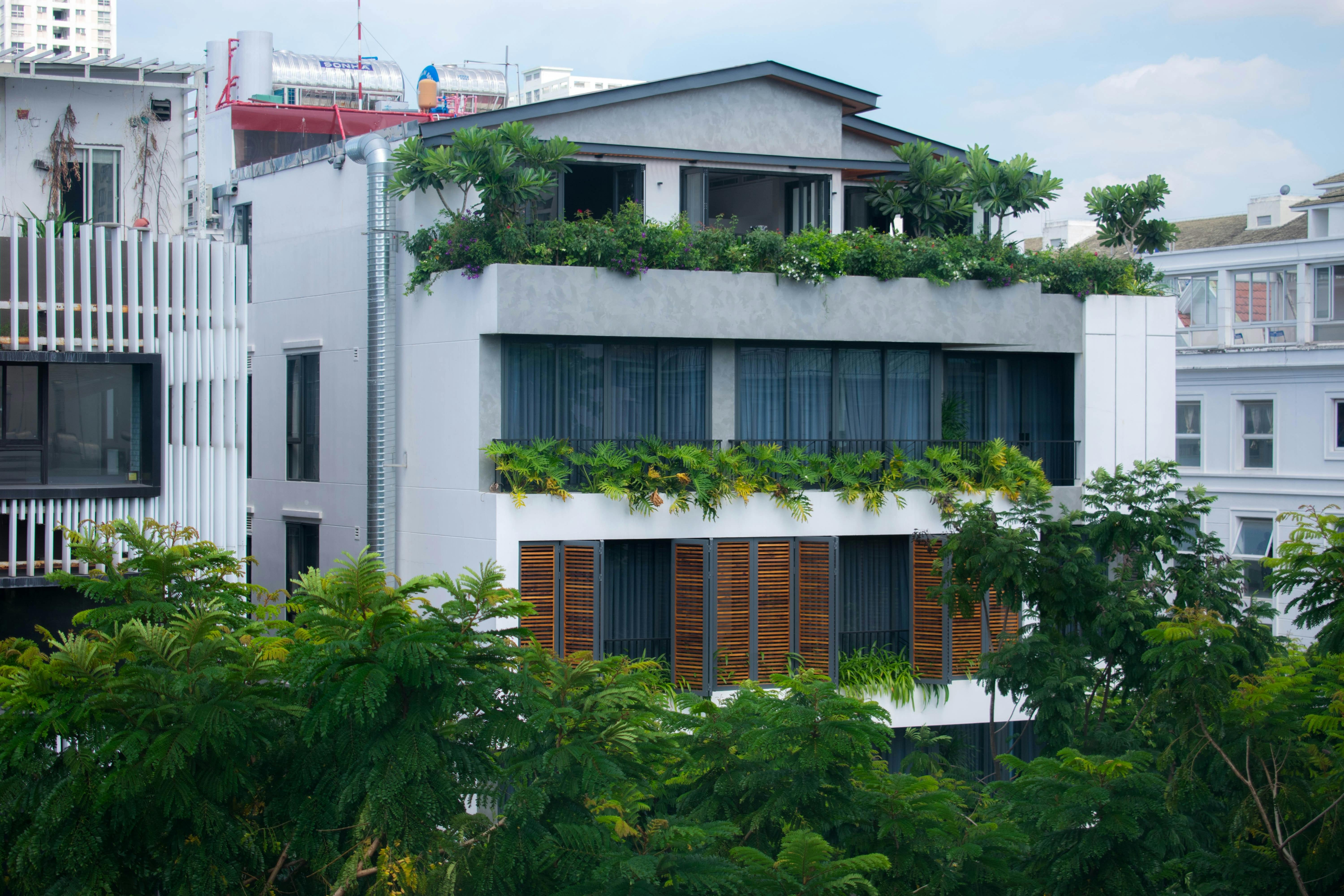 White Concrete Building · Free Stock Photo