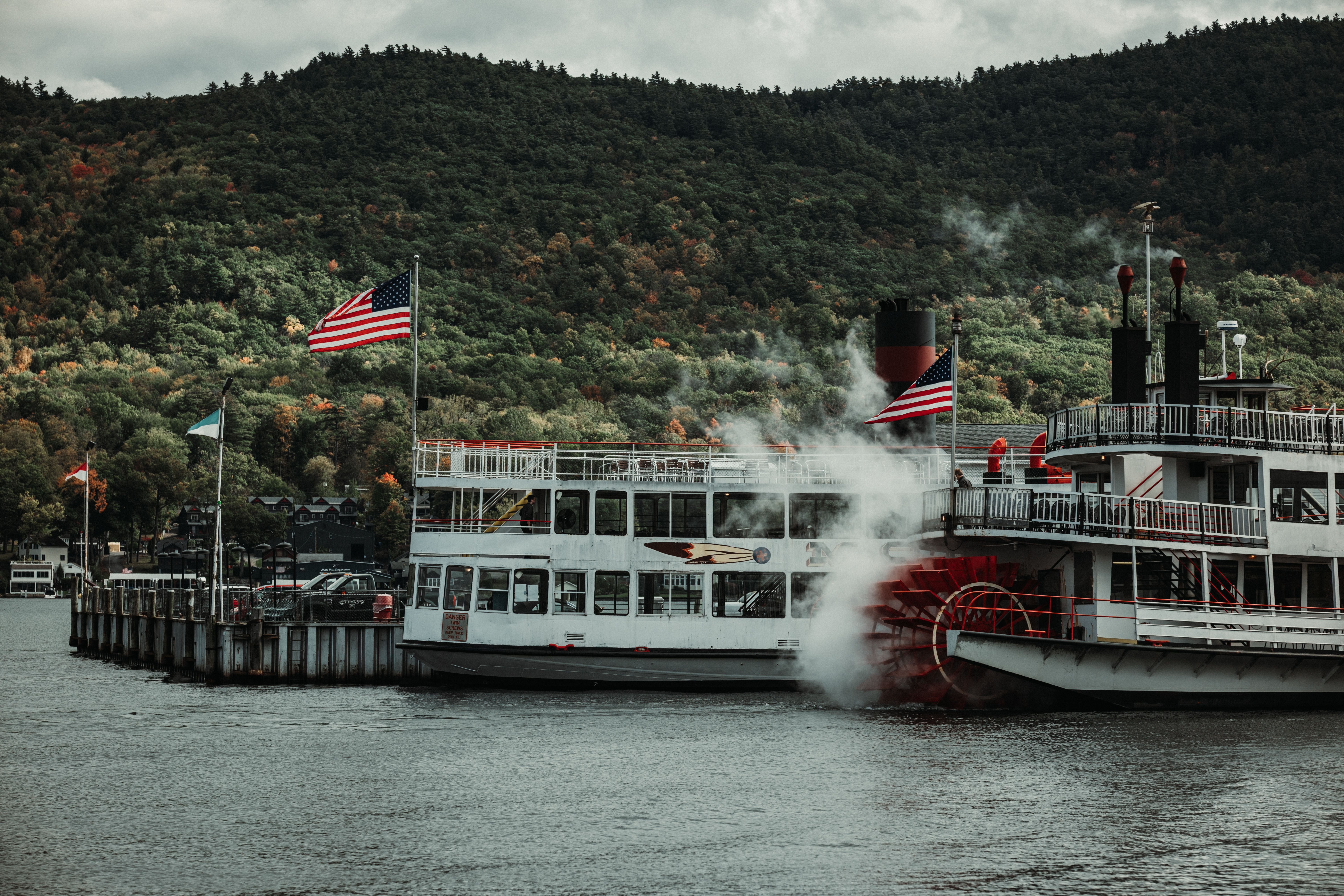 Steamboat on River · Free Stock Photo