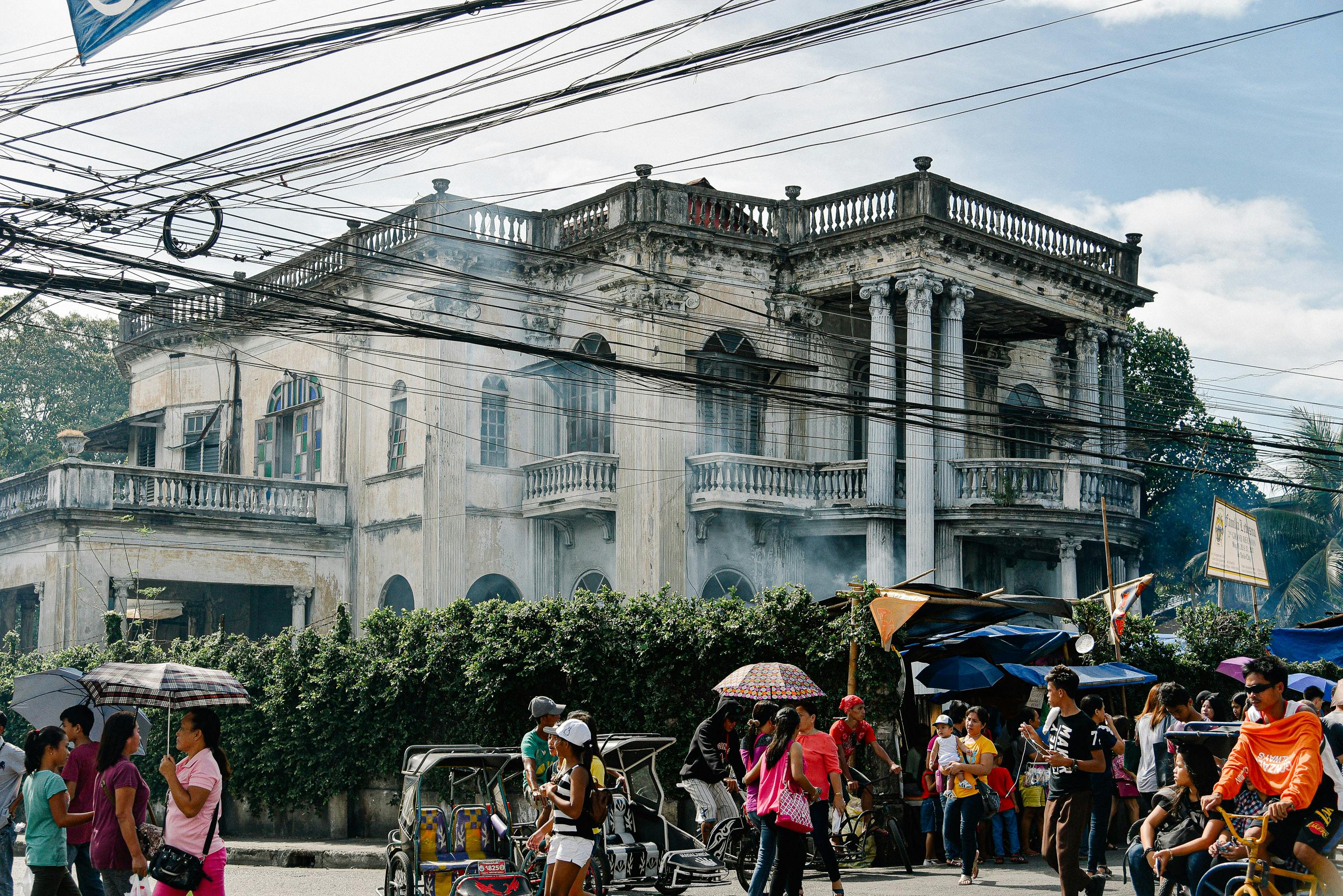 Facade of Ruins of Lacson Mansion in Philippines · Free Stock Photo