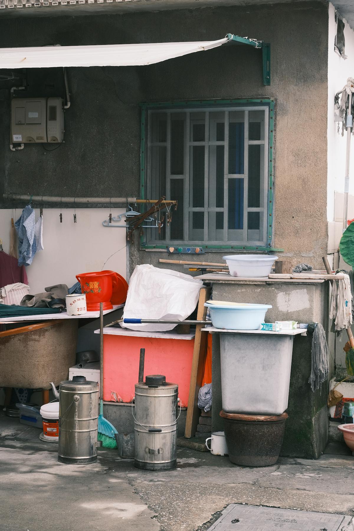 Messy Bar Photos, Download The BEST Free Messy Bar Stock Photos & HD Images