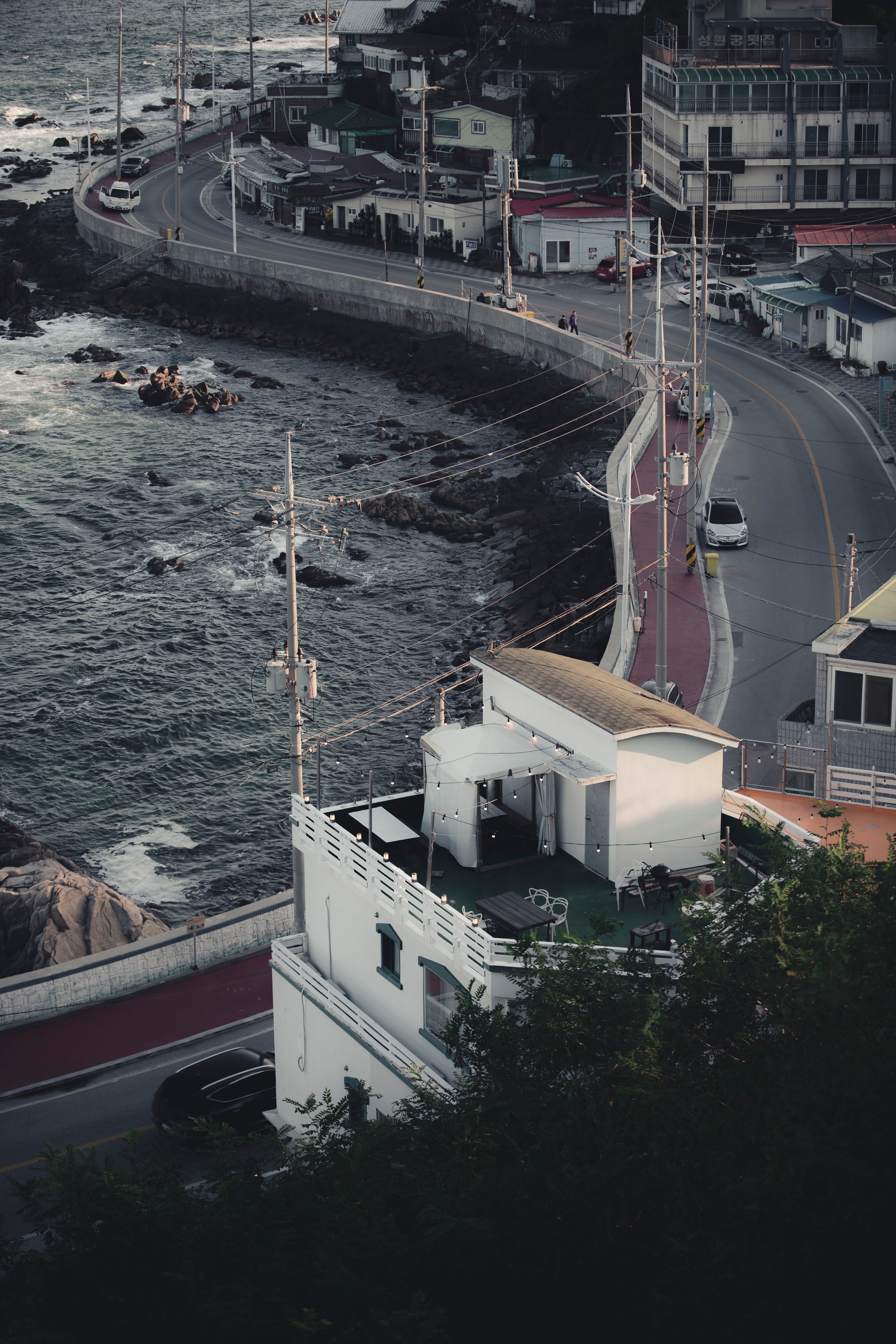 Street on Sea Shore in Town · Free Stock Photo