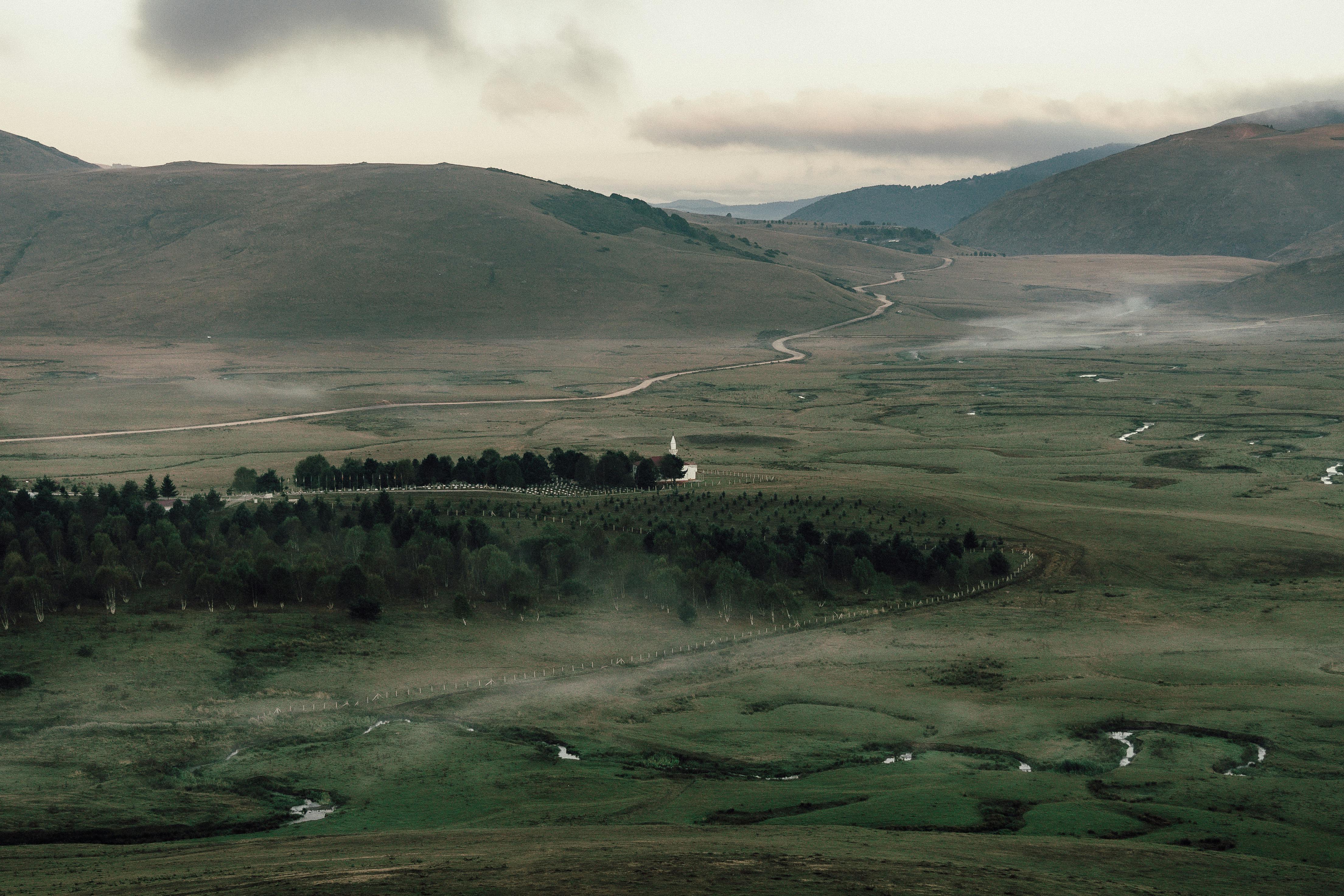 Green Plains and Hills · Free Stock Photo