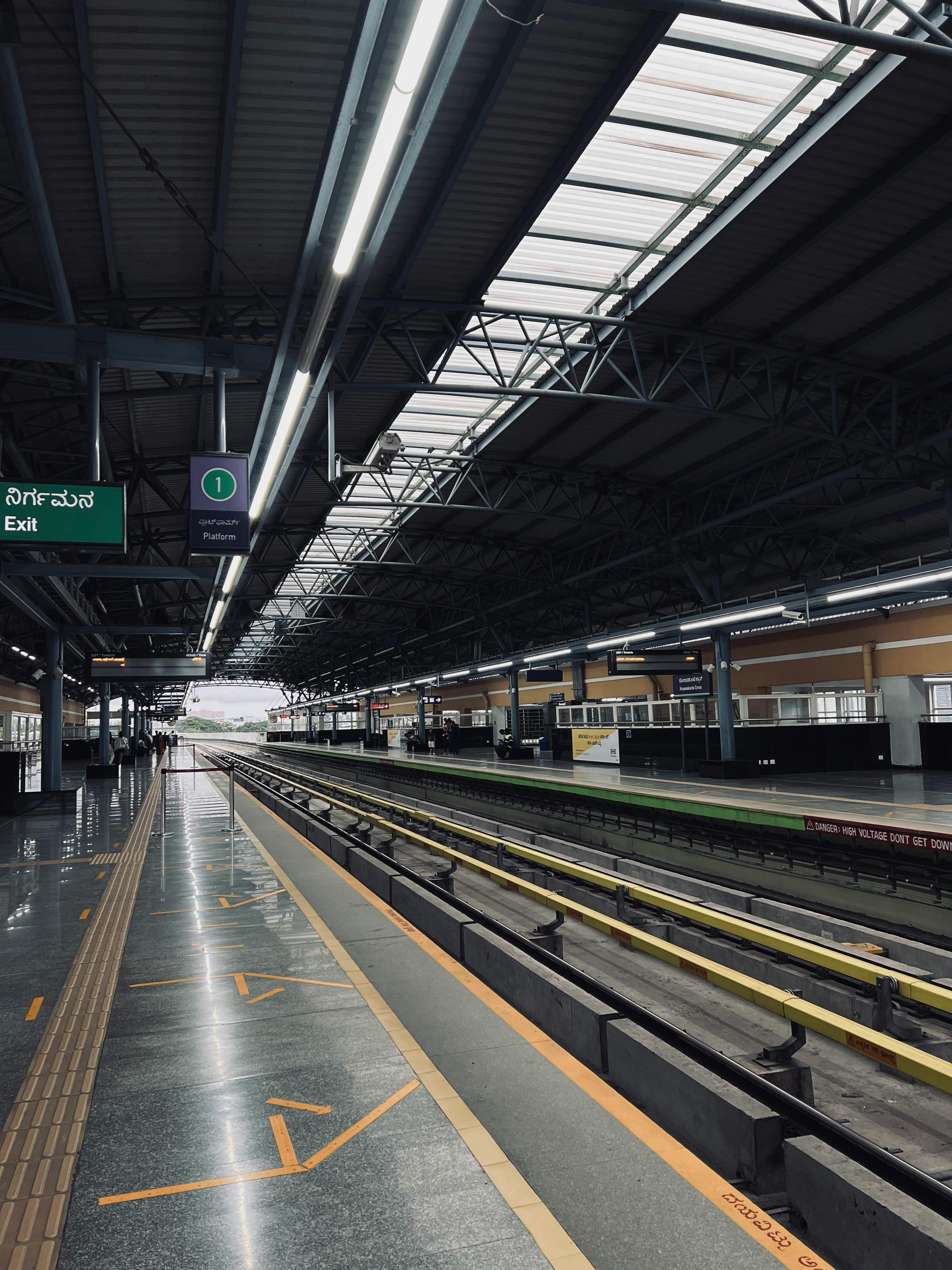 Platform at the Metro Station · Free Stock Photo