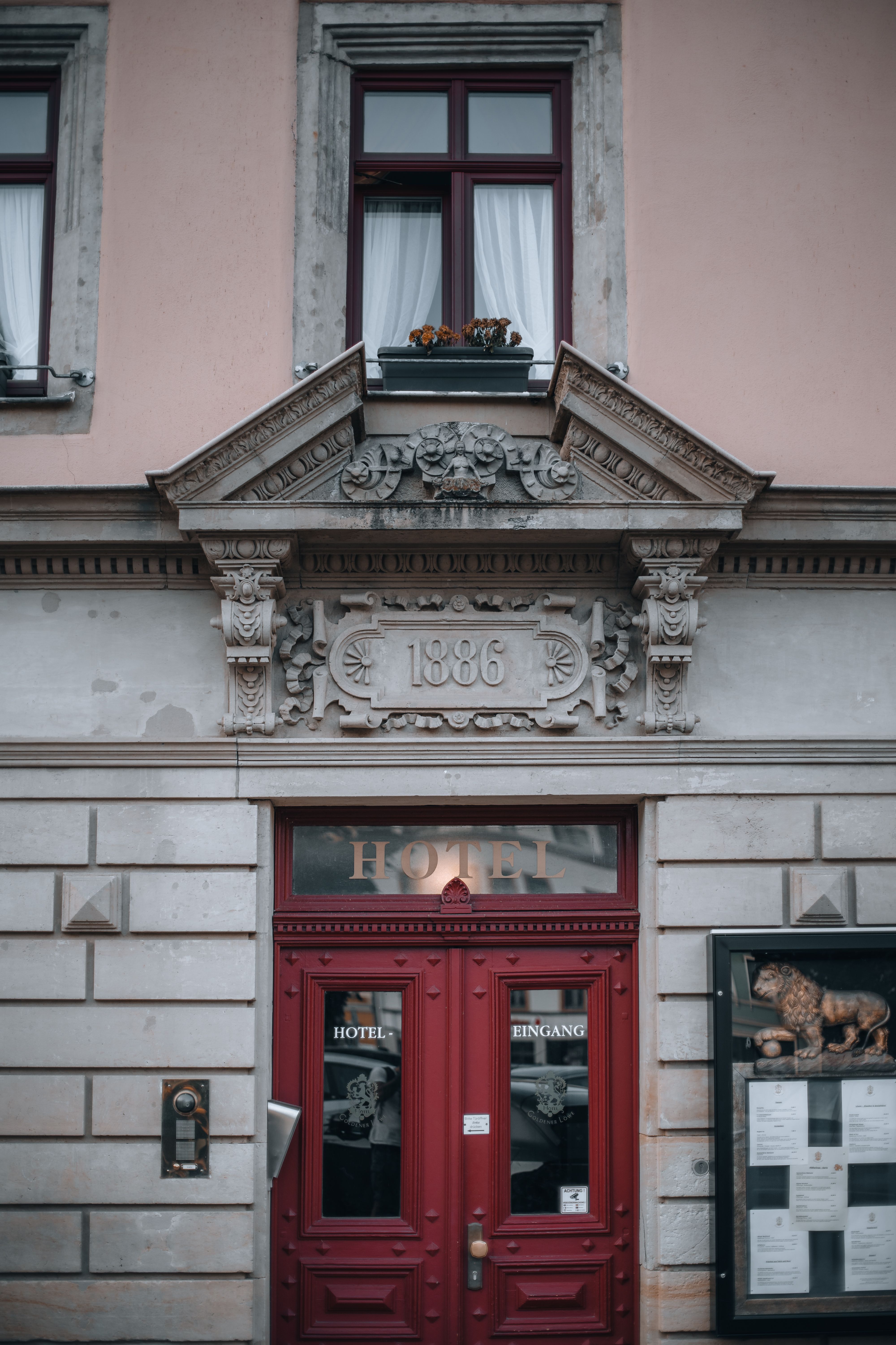 Entrance to Old Hotel · Free Stock Photo