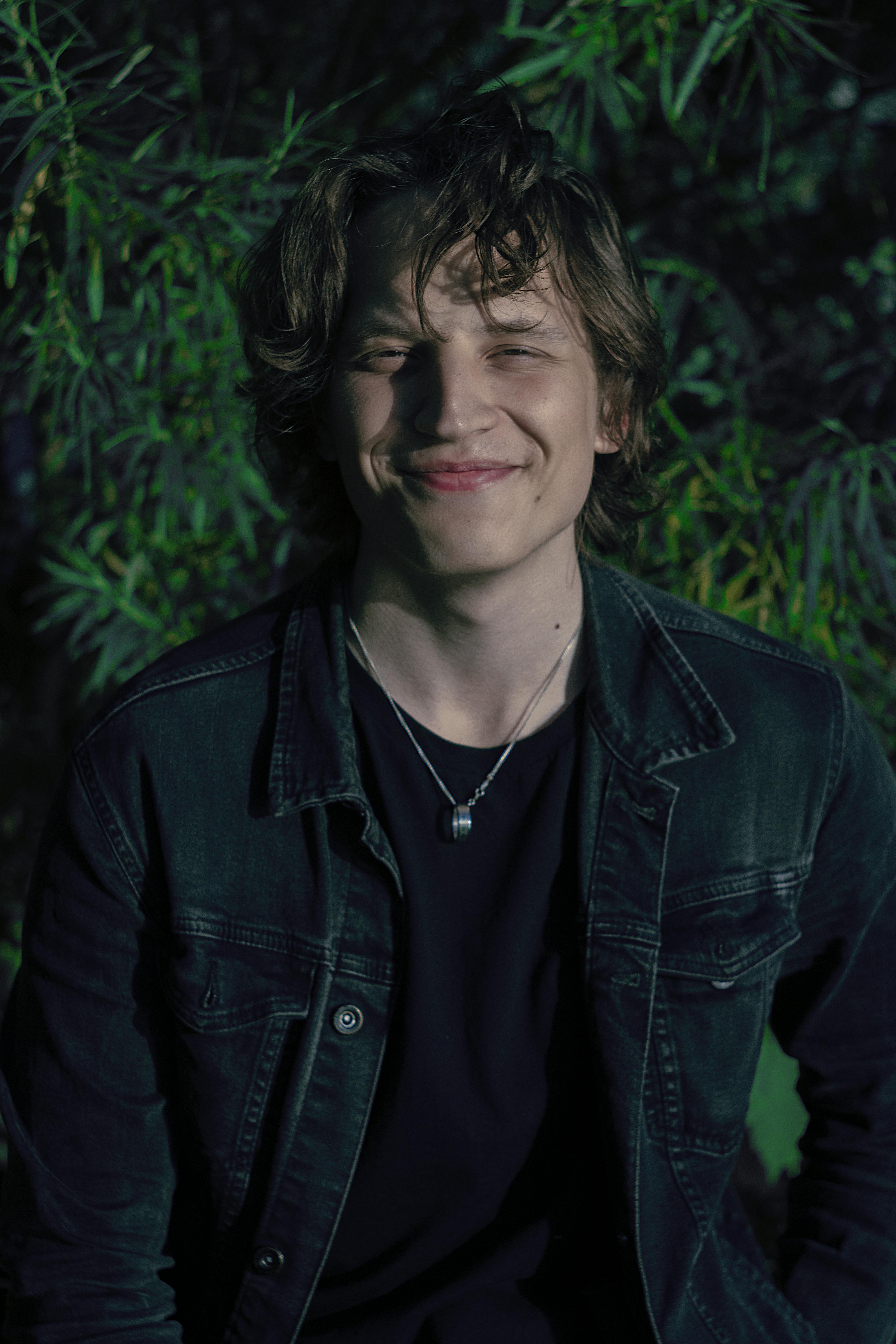 Men Face Lifht Riht Sade Photos, Download The BEST Free Men Face Lifht ...