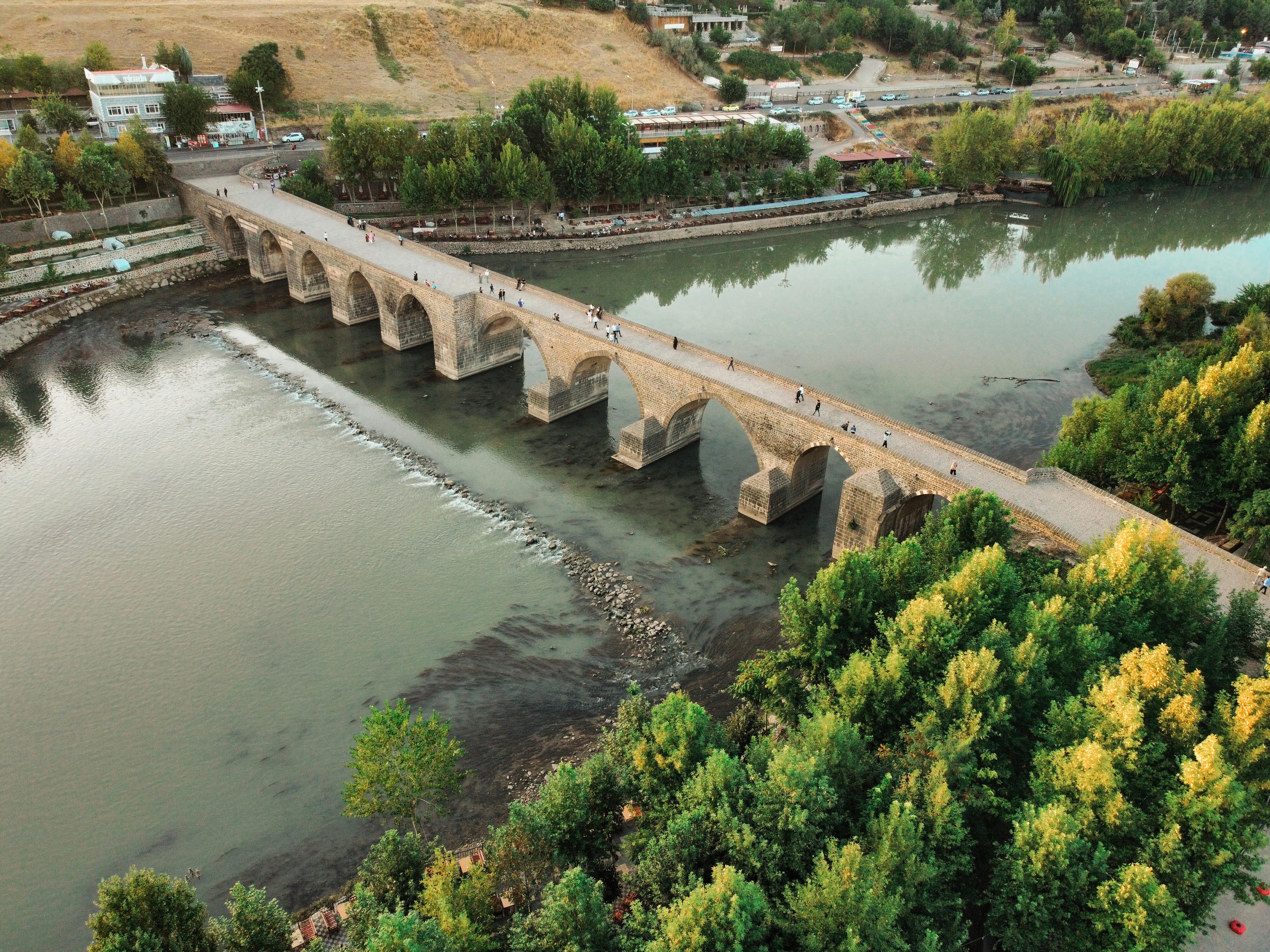 Dicle Bridge over Tigris River · Free Stock Photo