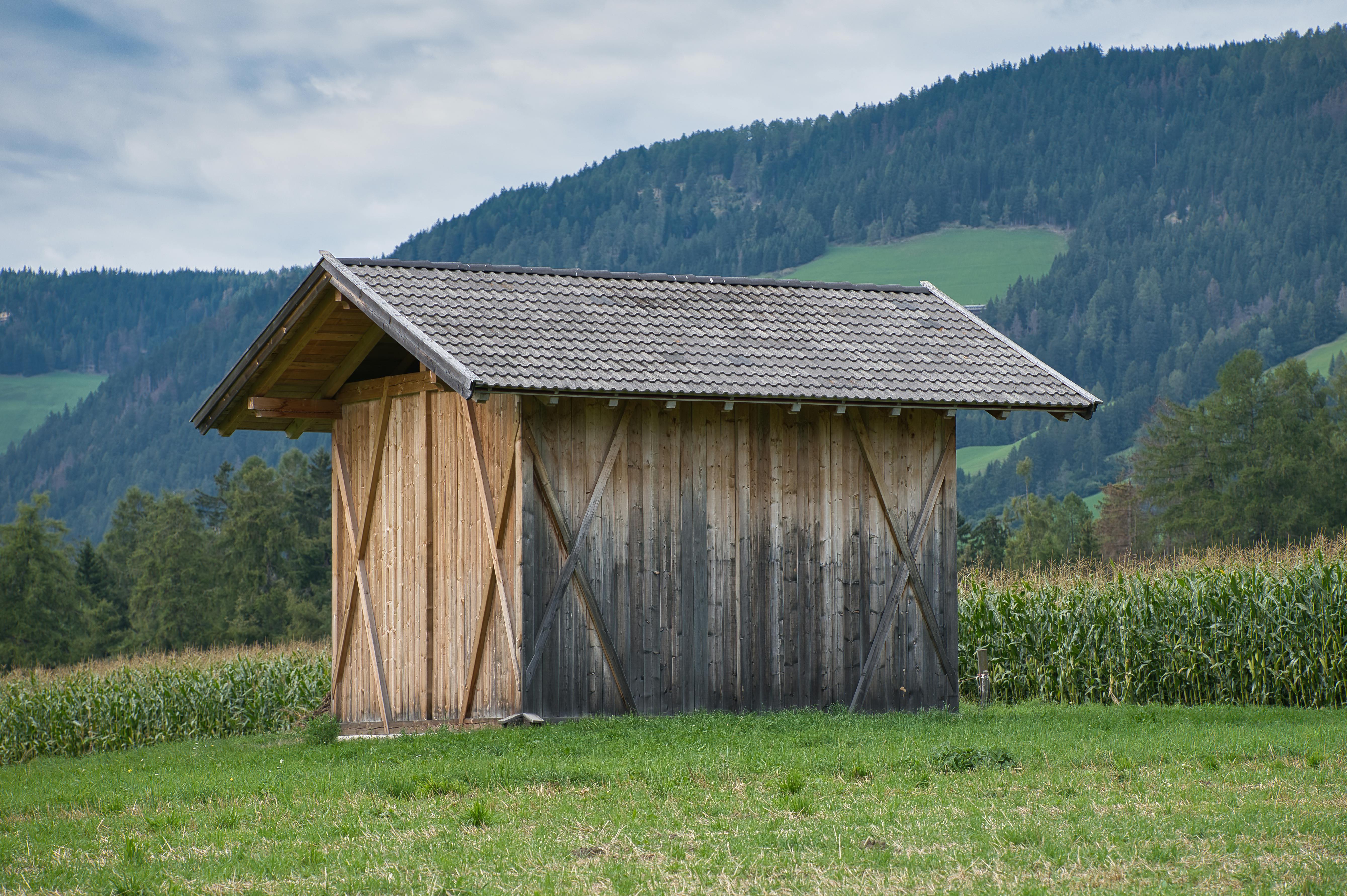 Shack in Countryside · Free Stock Photo