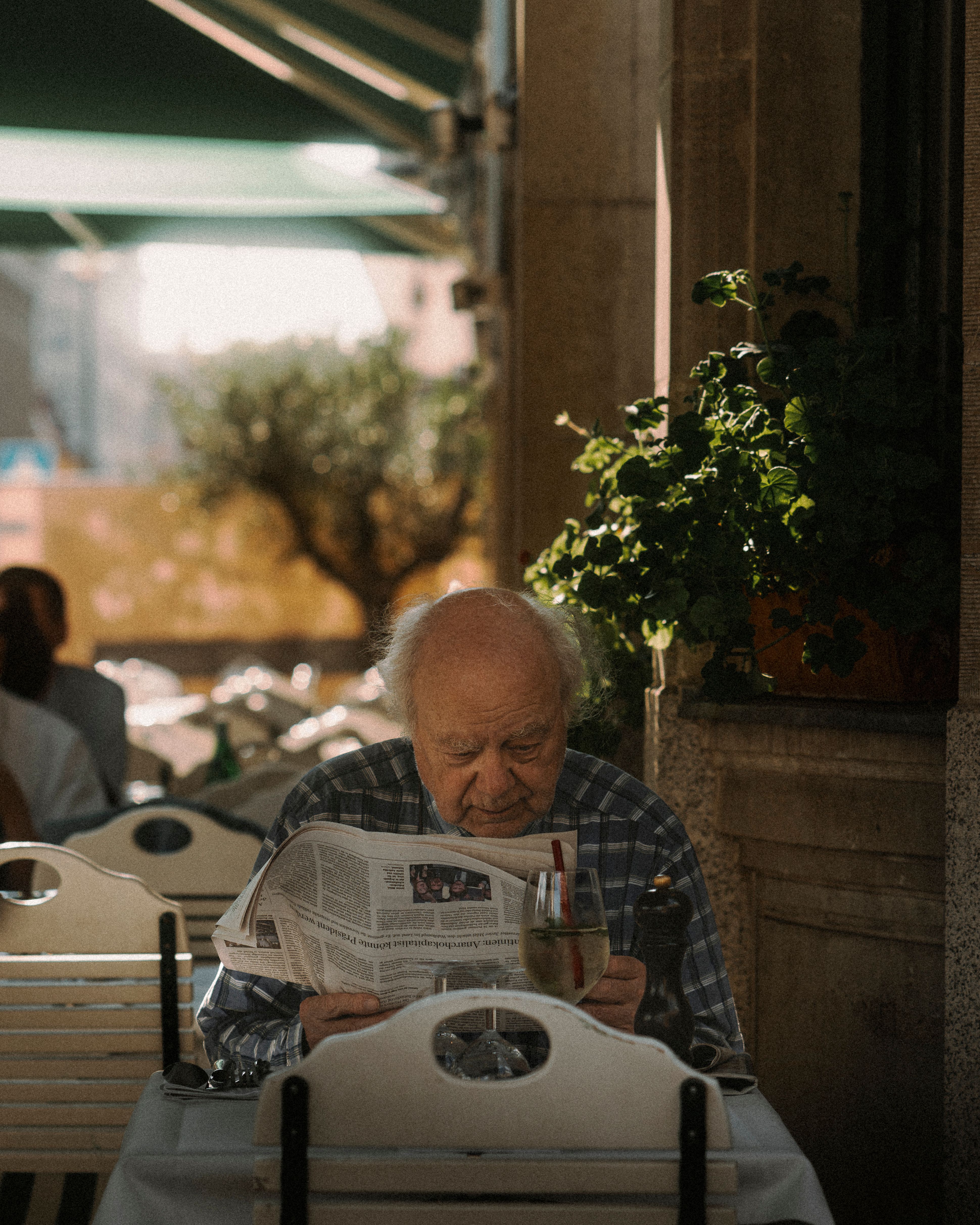 Old Man Reading The Newspaper Photos, Download The BEST Free Old Man ...
