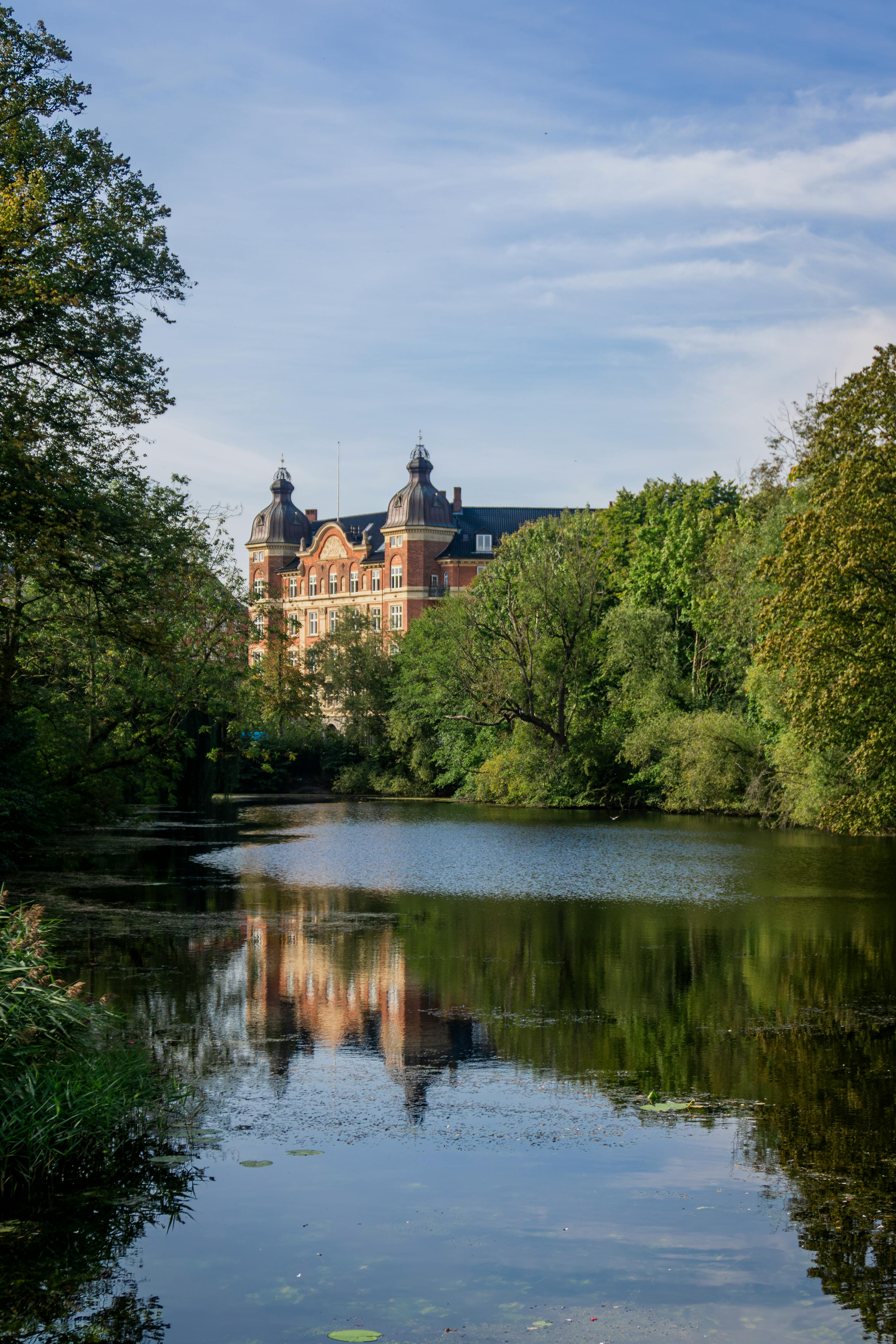Lake and Building behind in Gronningen in Netherlands · Free Stock Photo