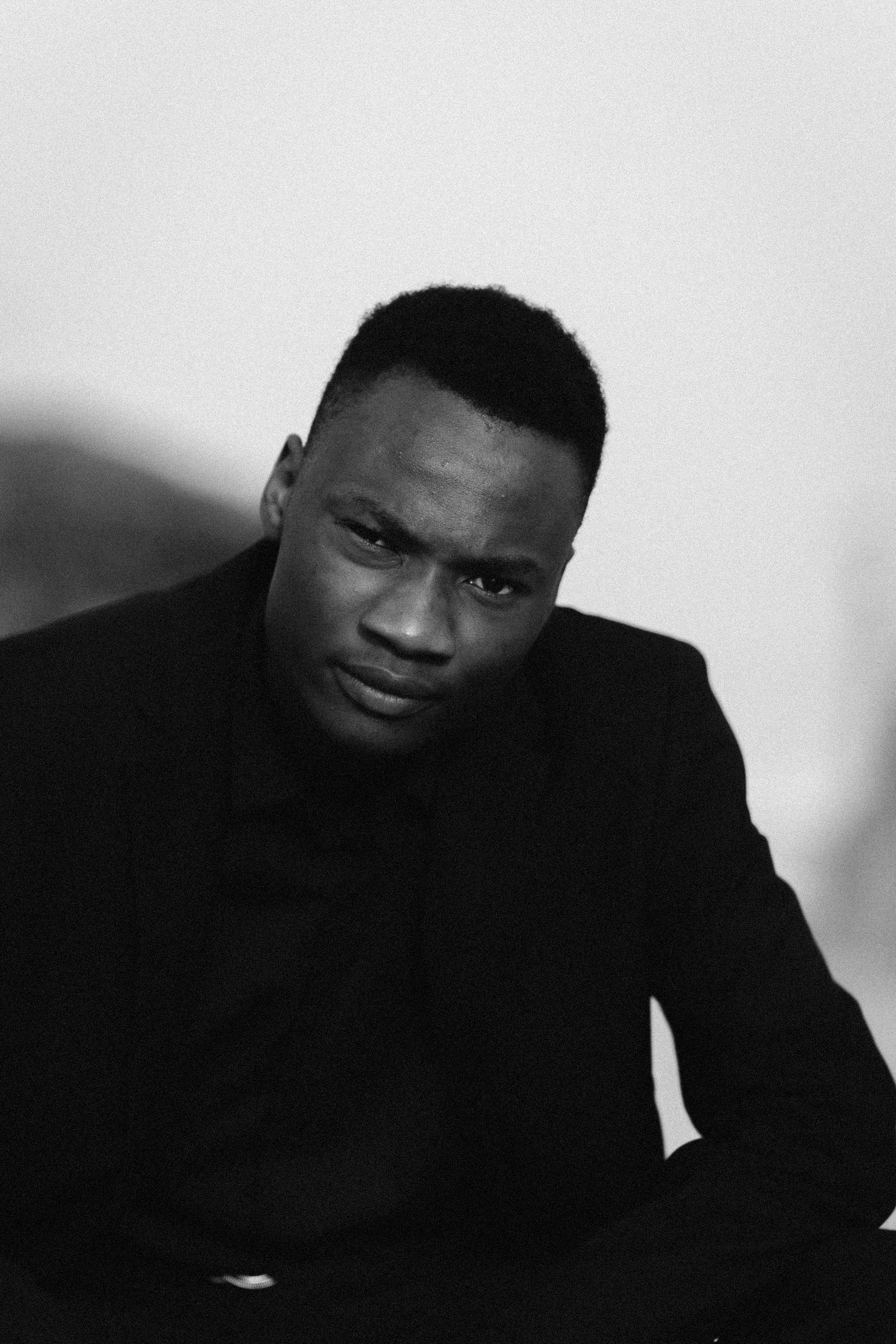Man in Black Suit in Black and White · Free Stock Photo