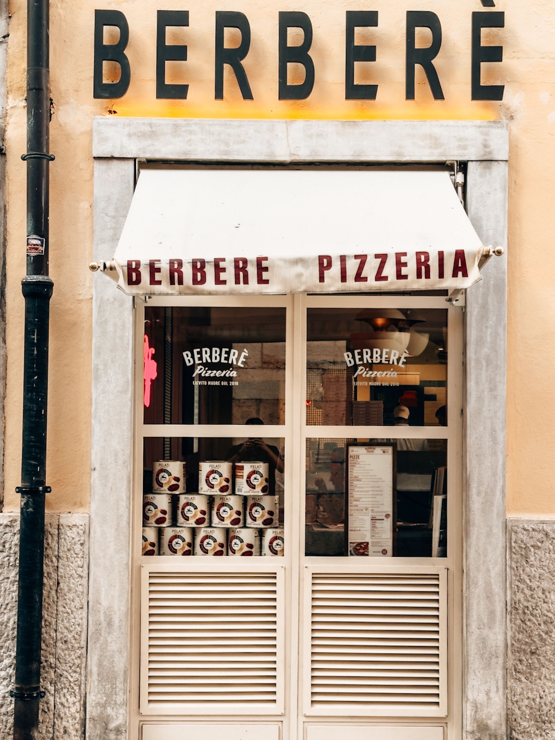 Exterior of a Pizza Parlor · Free Stock Photo