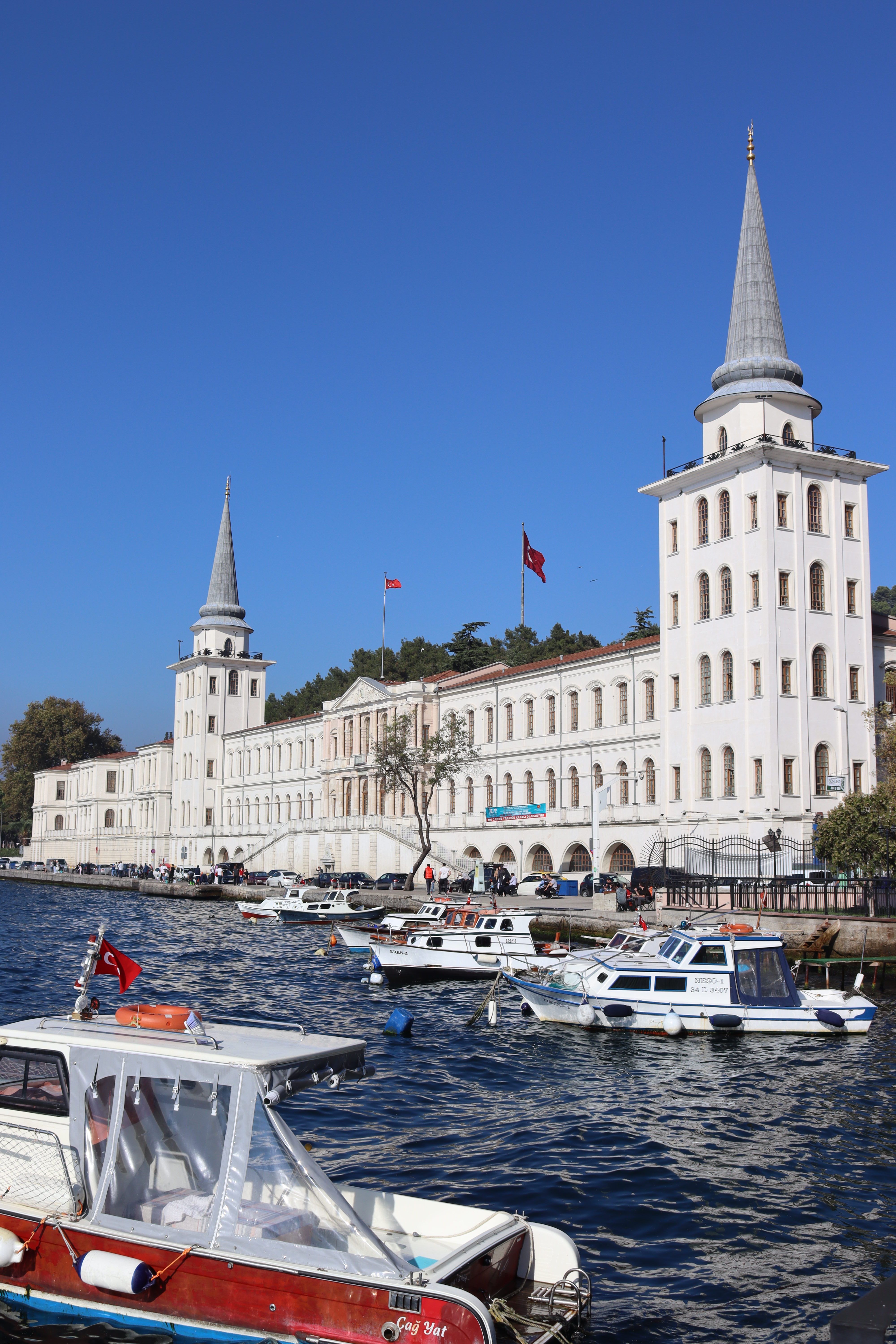 Kuleli Askeri Lisesi Museum Seen from Bosphorus Strait · Free Stock Photo