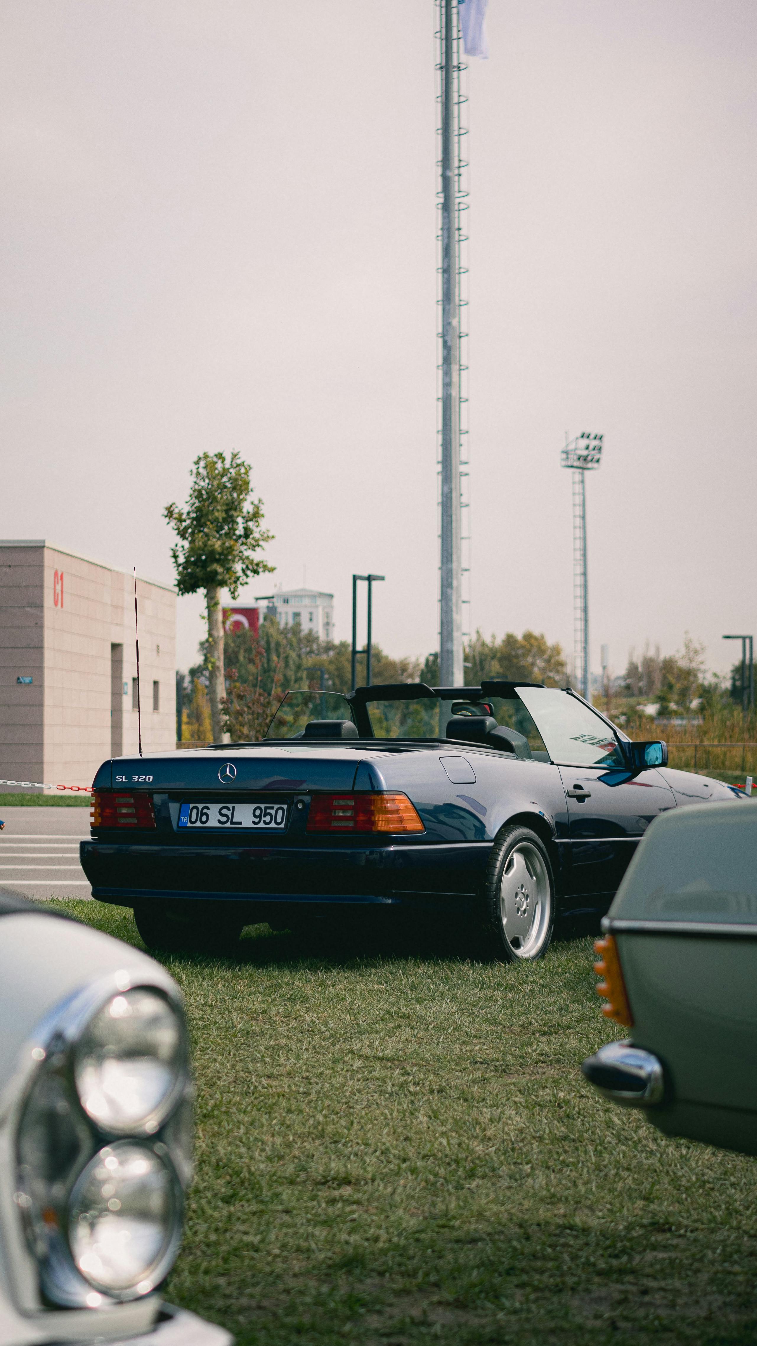 Rear of a Classic Mercedes R129 SL 320 · Free Stock Photo
