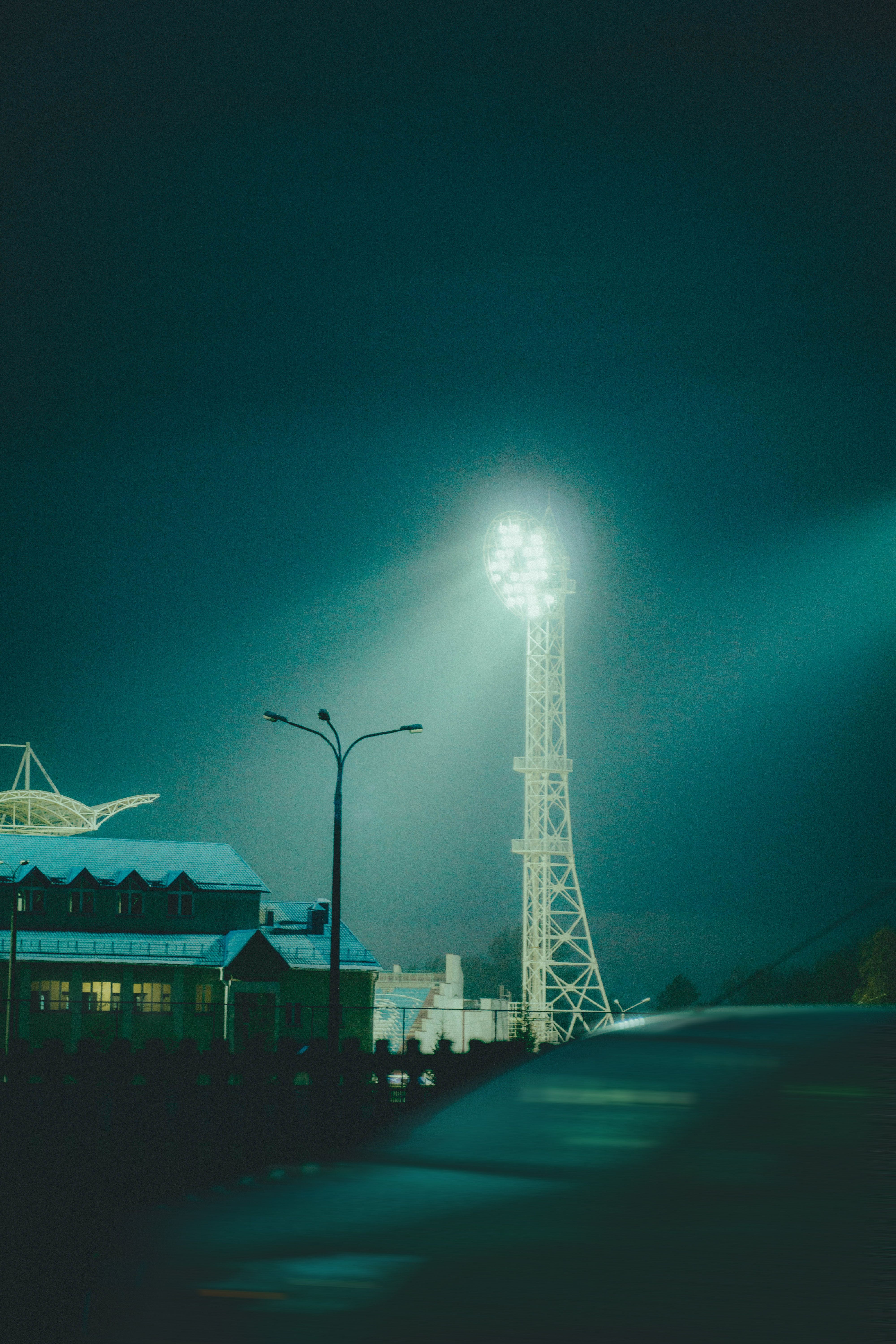 Modern beacon against night sky · Free Stock Photo