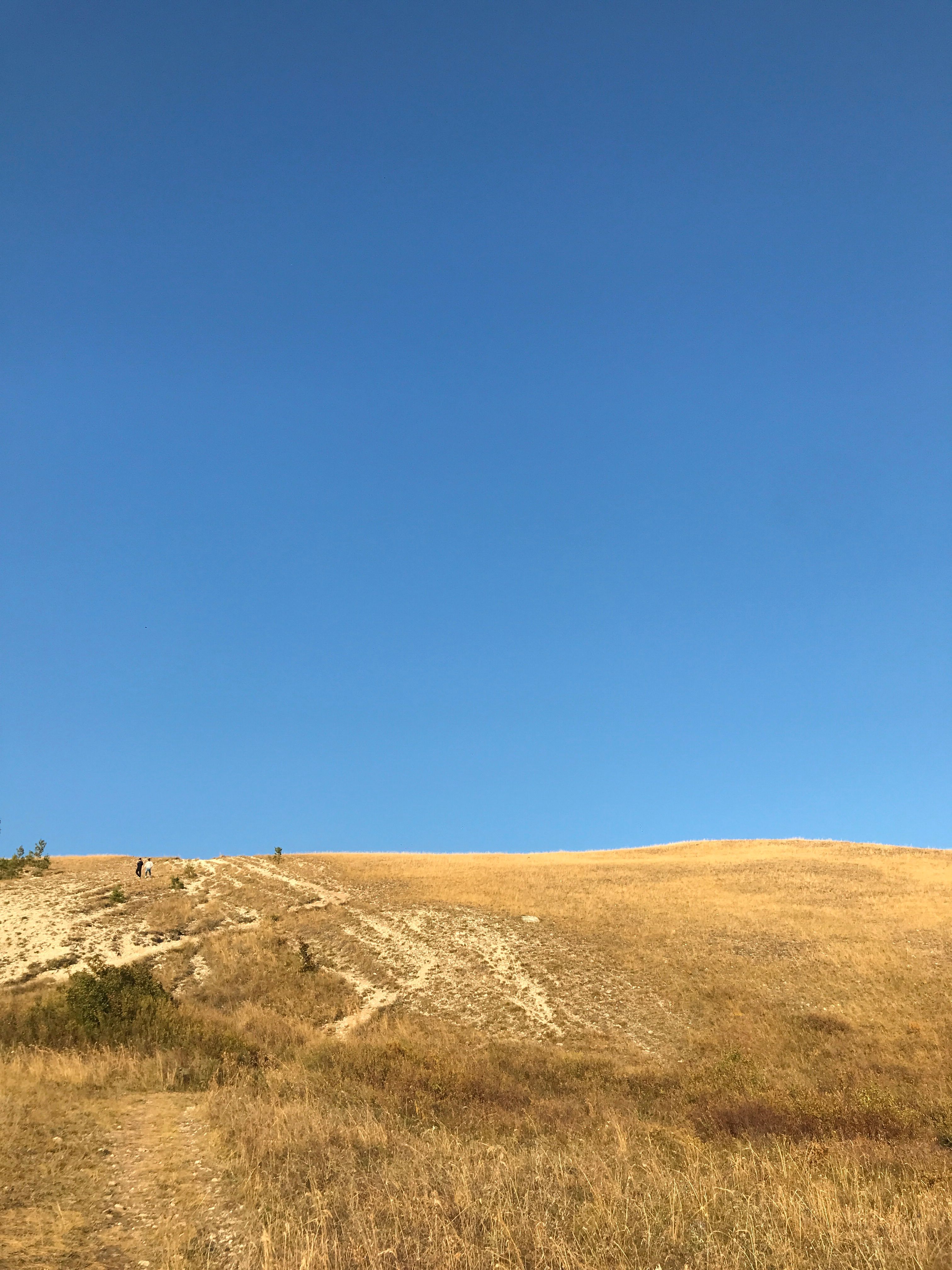 White, Arid Ground and Hill behind · Free Stock Photo