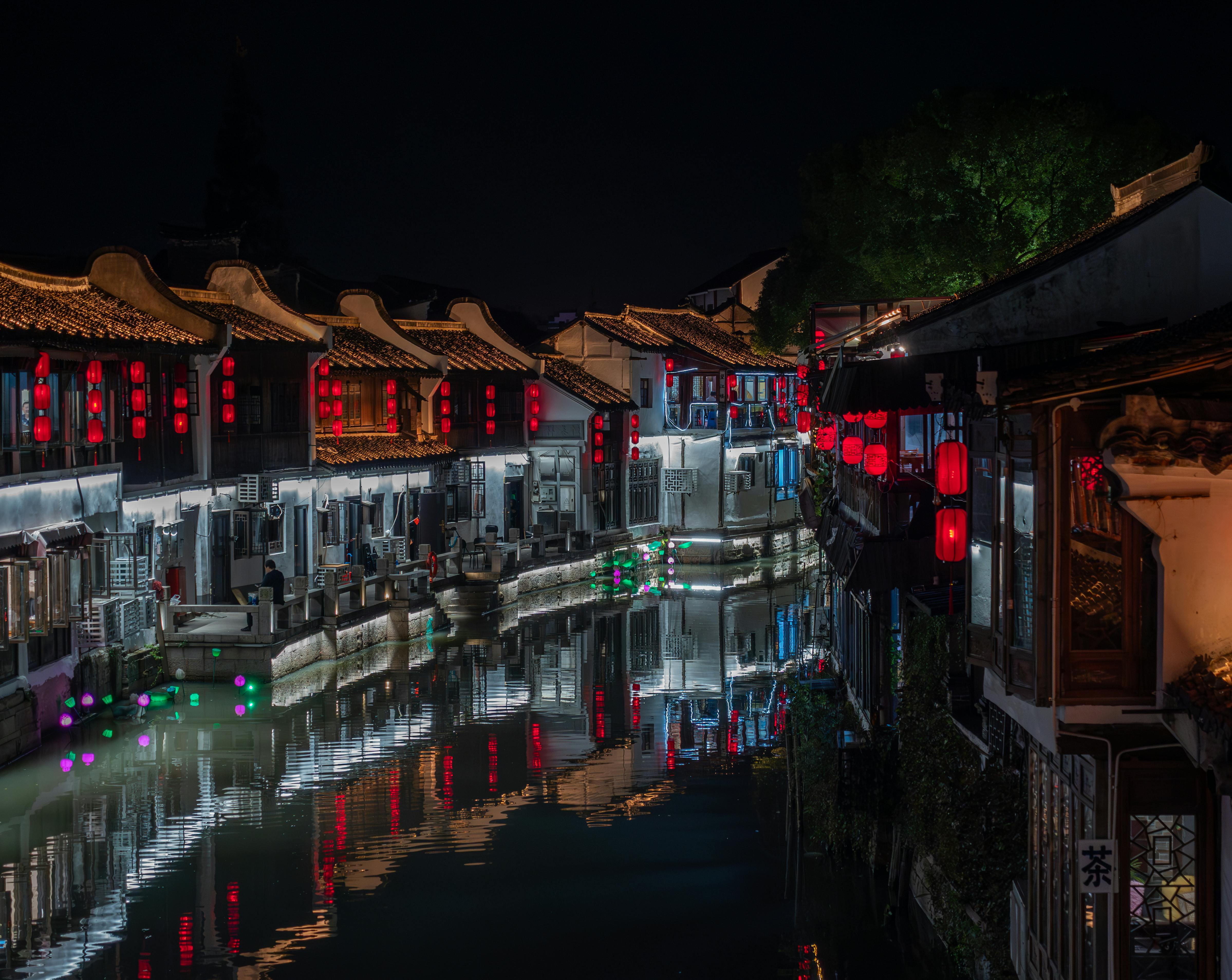 View of Chinese Houses along the River · Free Stock Photo