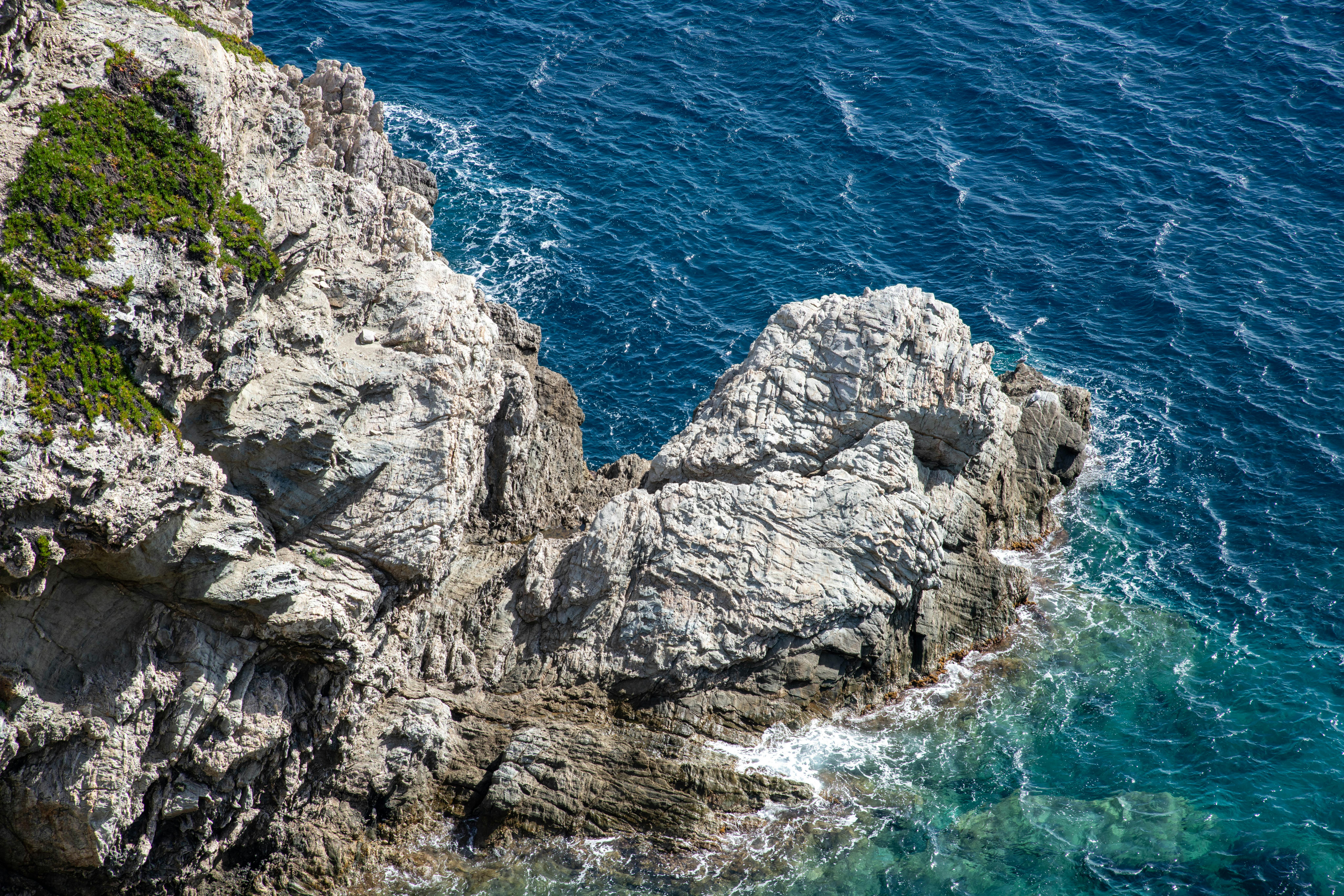 Rocks by the Shore · Free Stock Photo