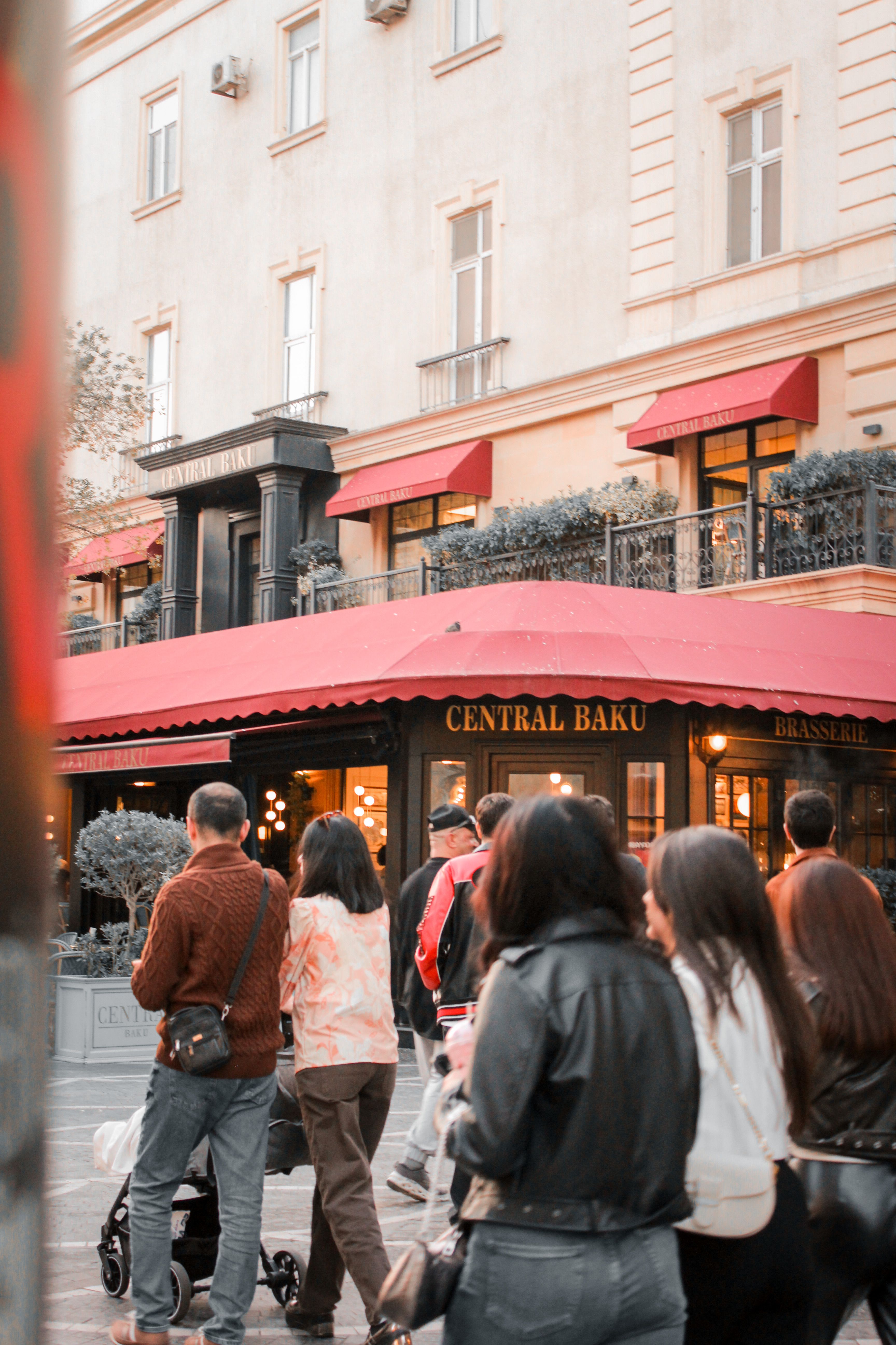 Crowded Cafe Photos, Download The BEST Free Crowded Cafe Stock Photos ...