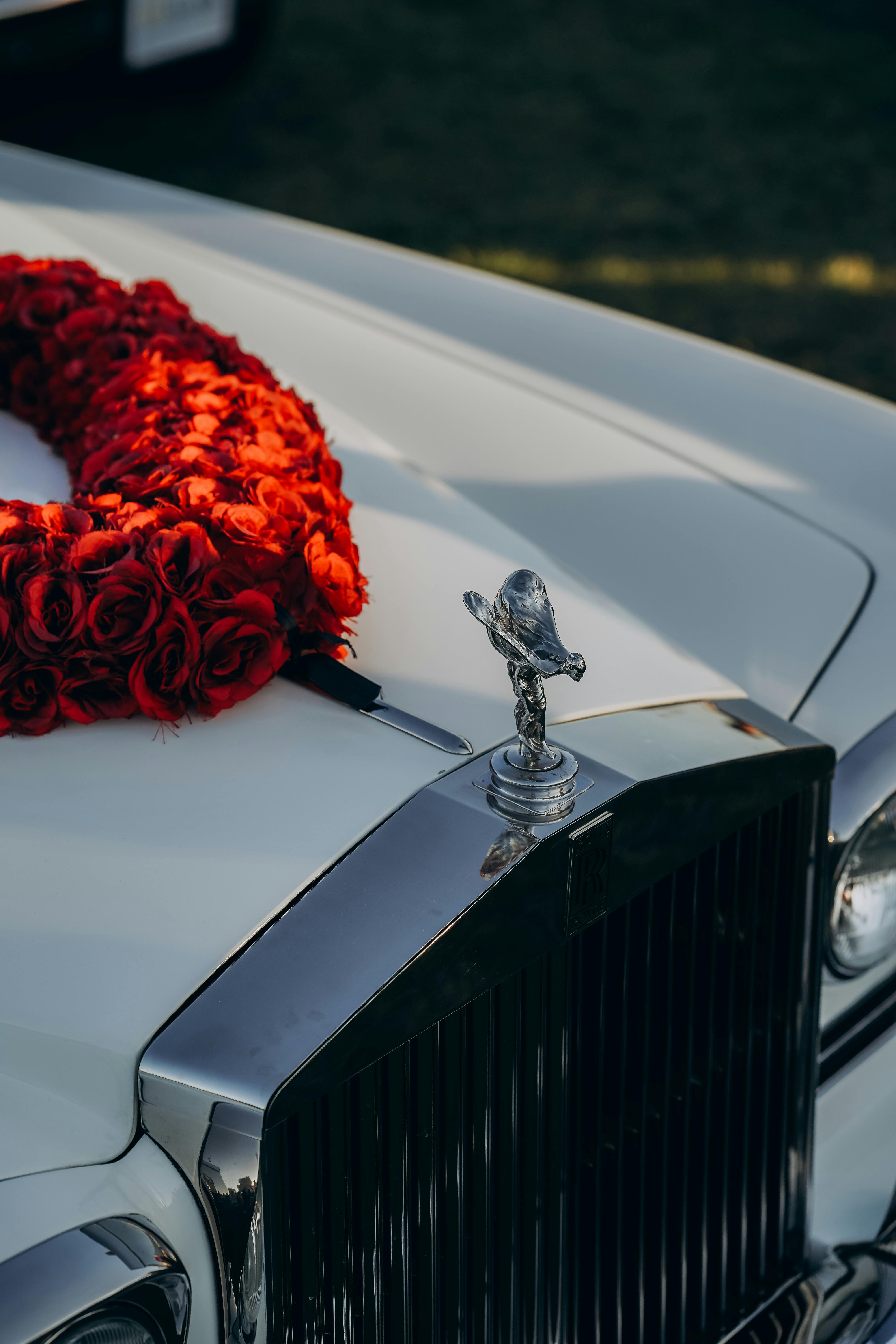 Classic White Car with Wedding Flower Decoration · Free Stock Photo