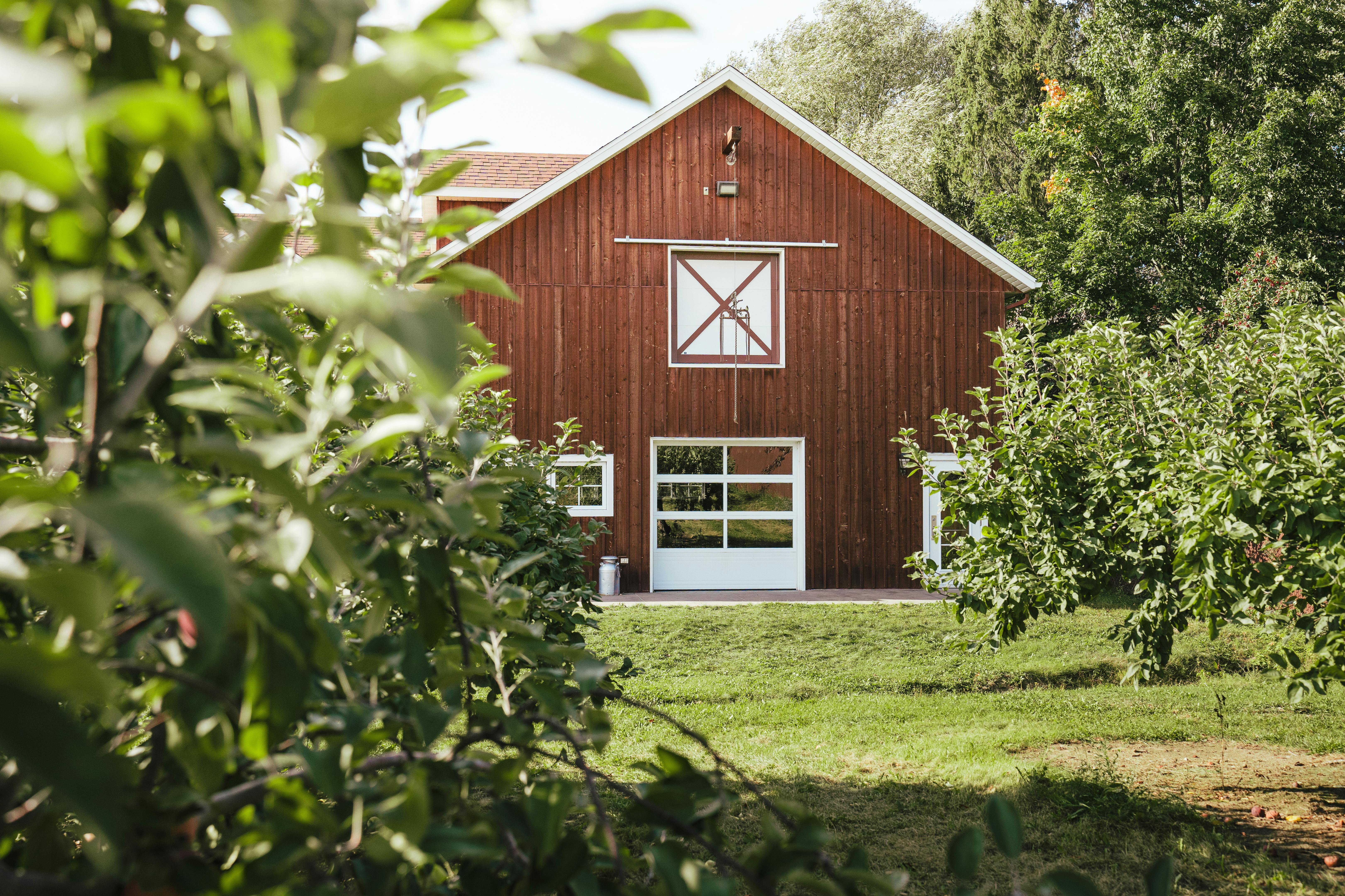 Apple Orchard Barn Photos, Download The BEST Free Apple Orchard Barn ...