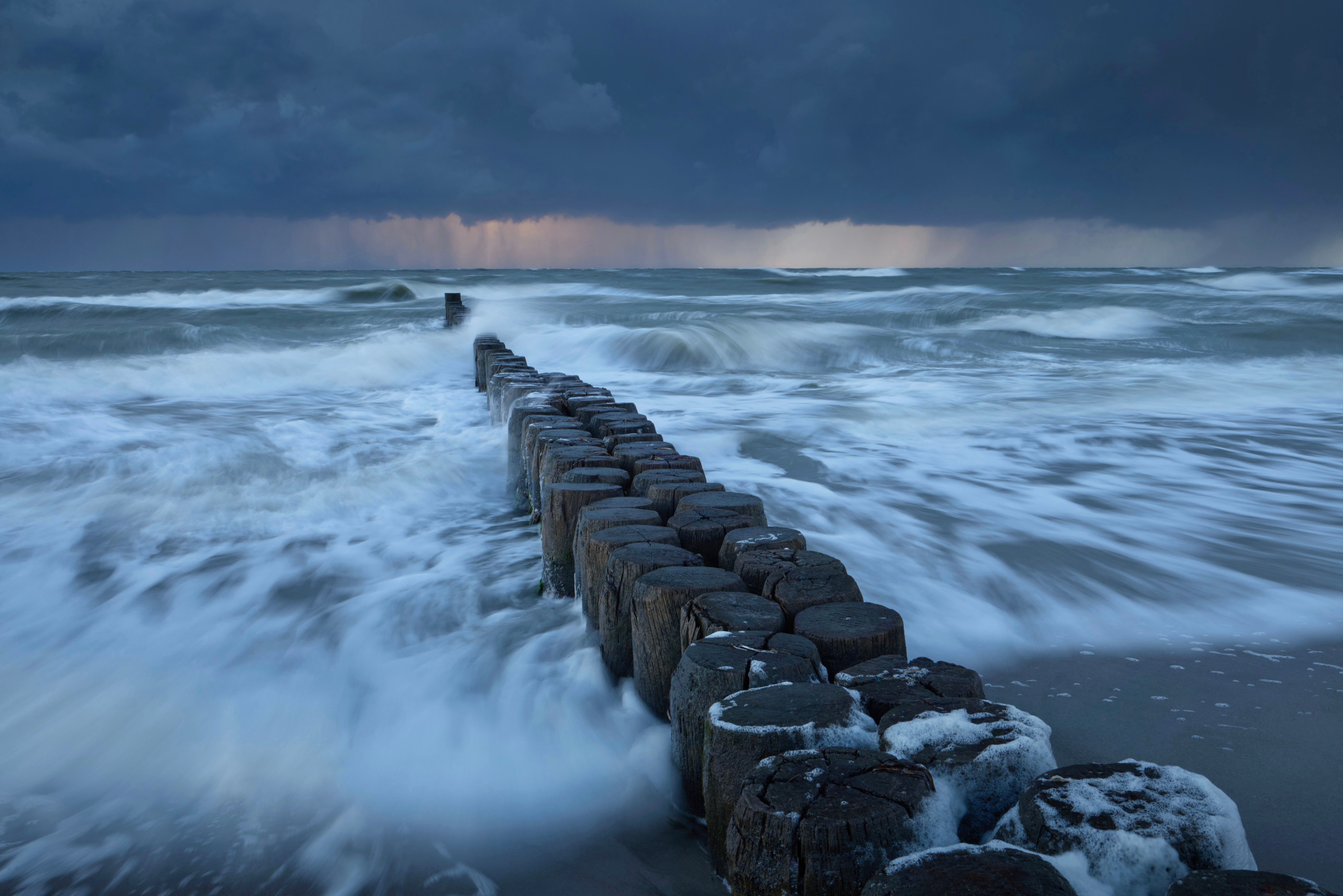 Kostenloses Foto zum Thema: baltic sea, bewölkt, deich, dramatisch ...