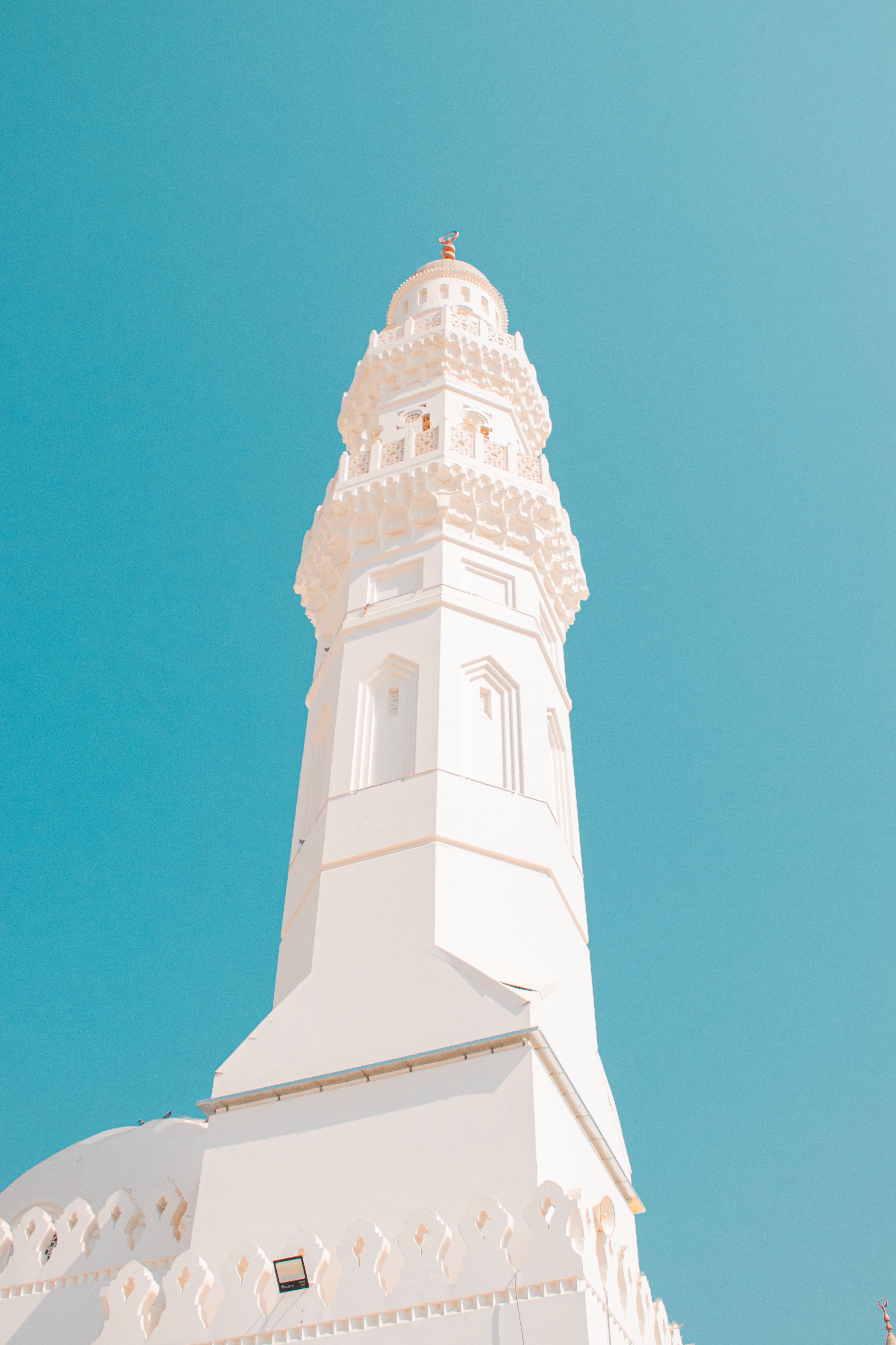 White Minaret of Mosque · Free Stock Photo