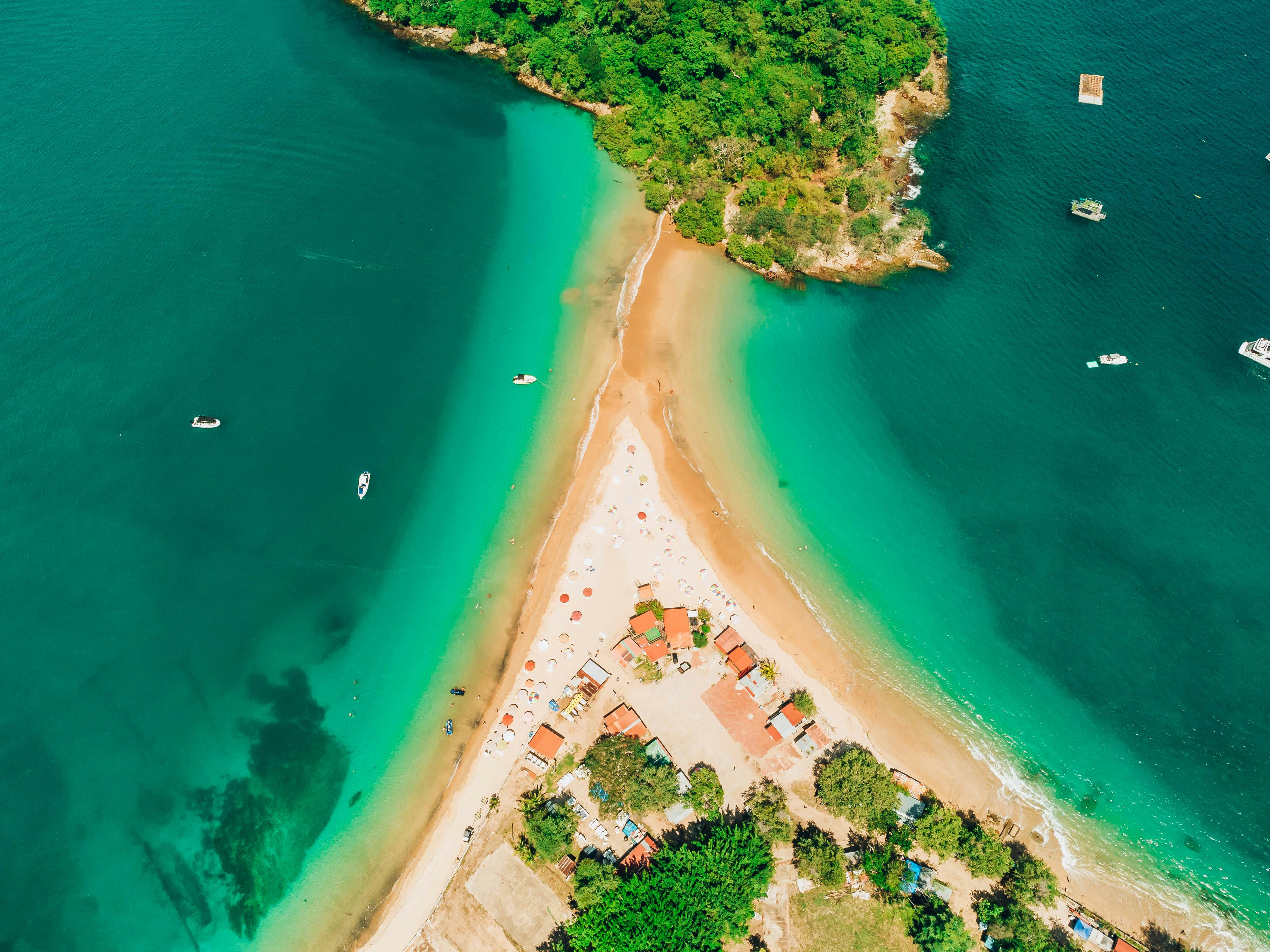 Aerial View of Sandbar Connecting Tropical Islands · Free Stock Photo