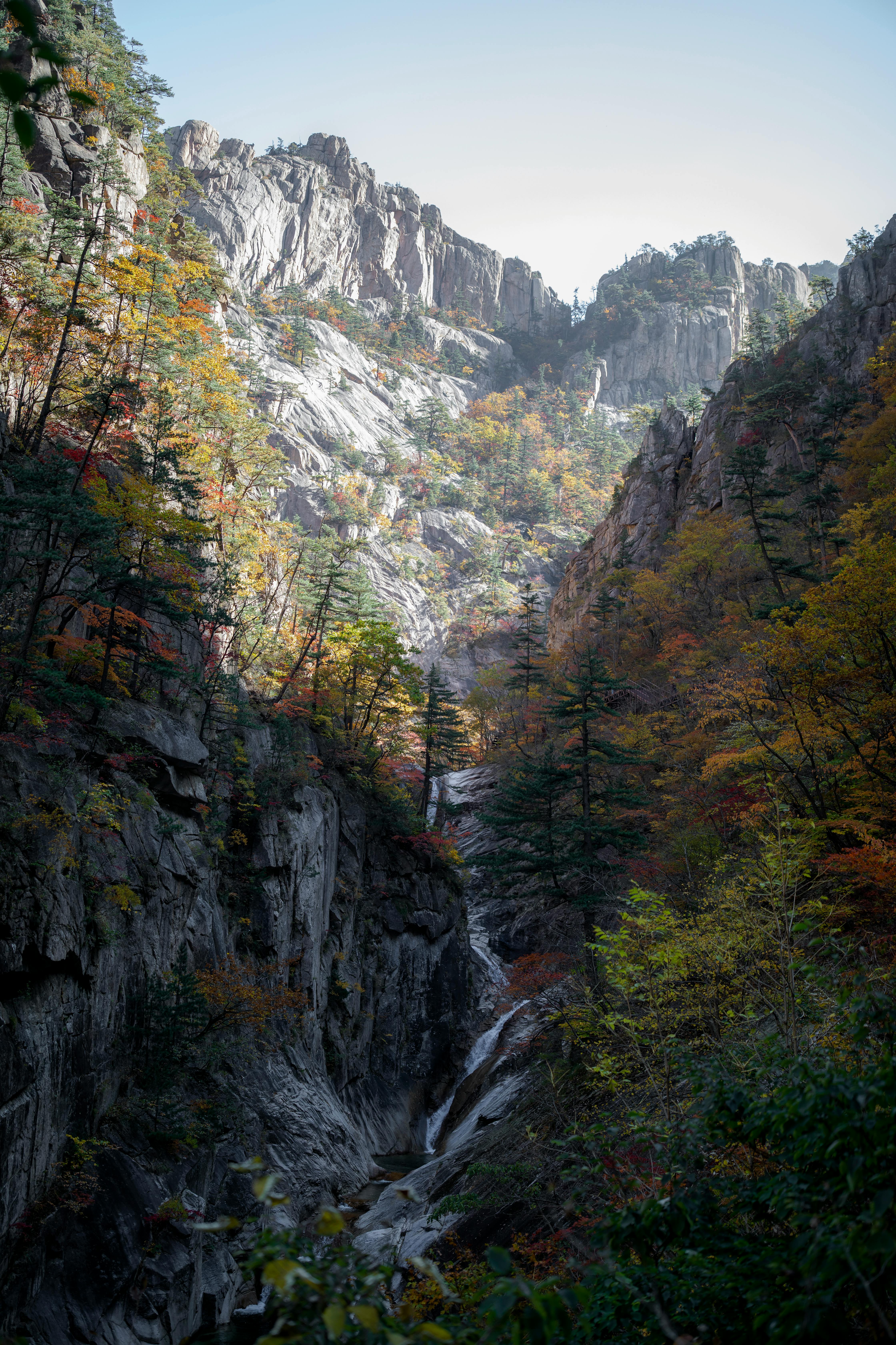 Waterfall Flowing between Cracks in Rocks in Mountains · Free Stock Photo