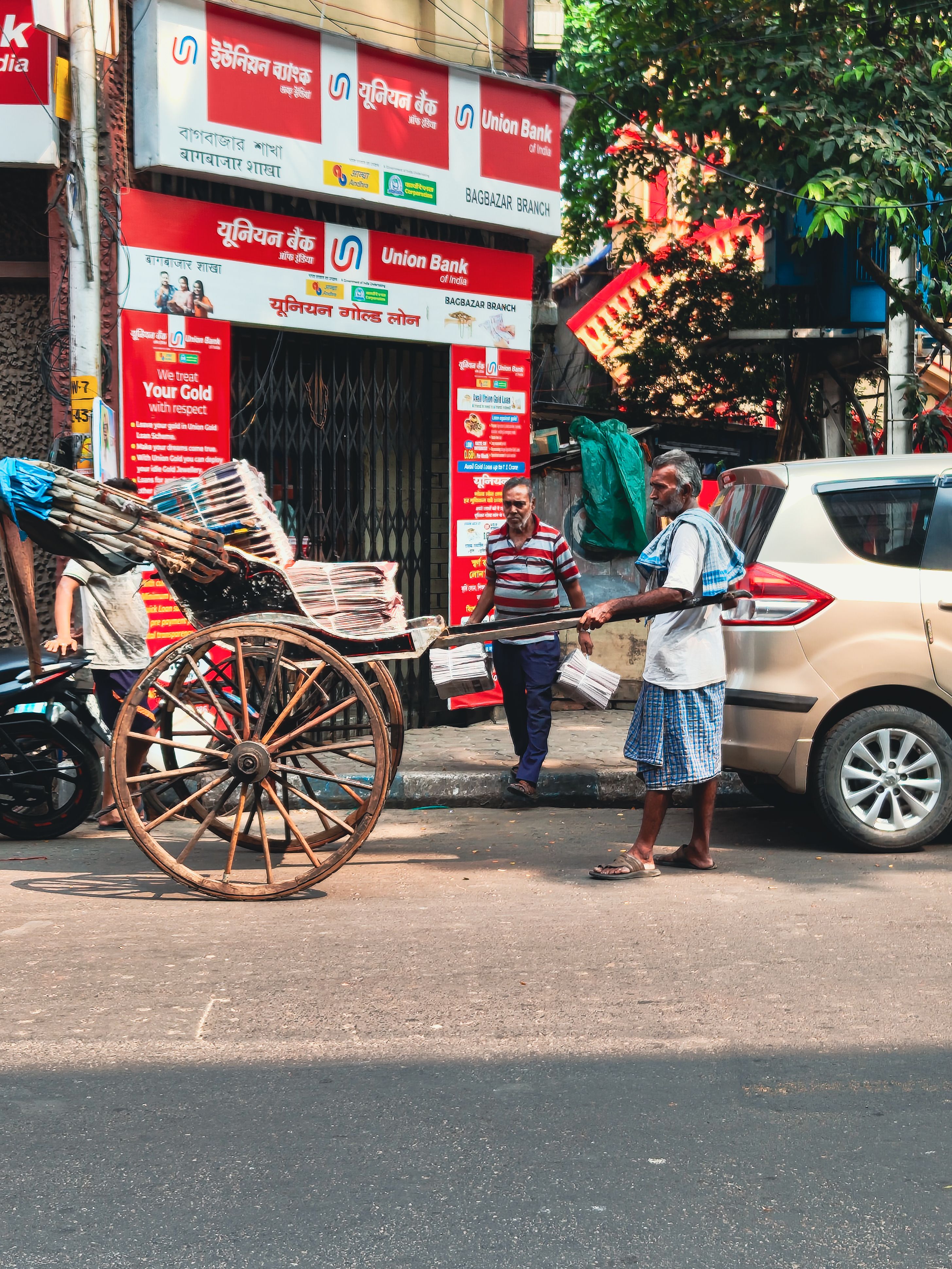 Man Entering His Bank Cart Informatin Photos, Download The BEST Free ...