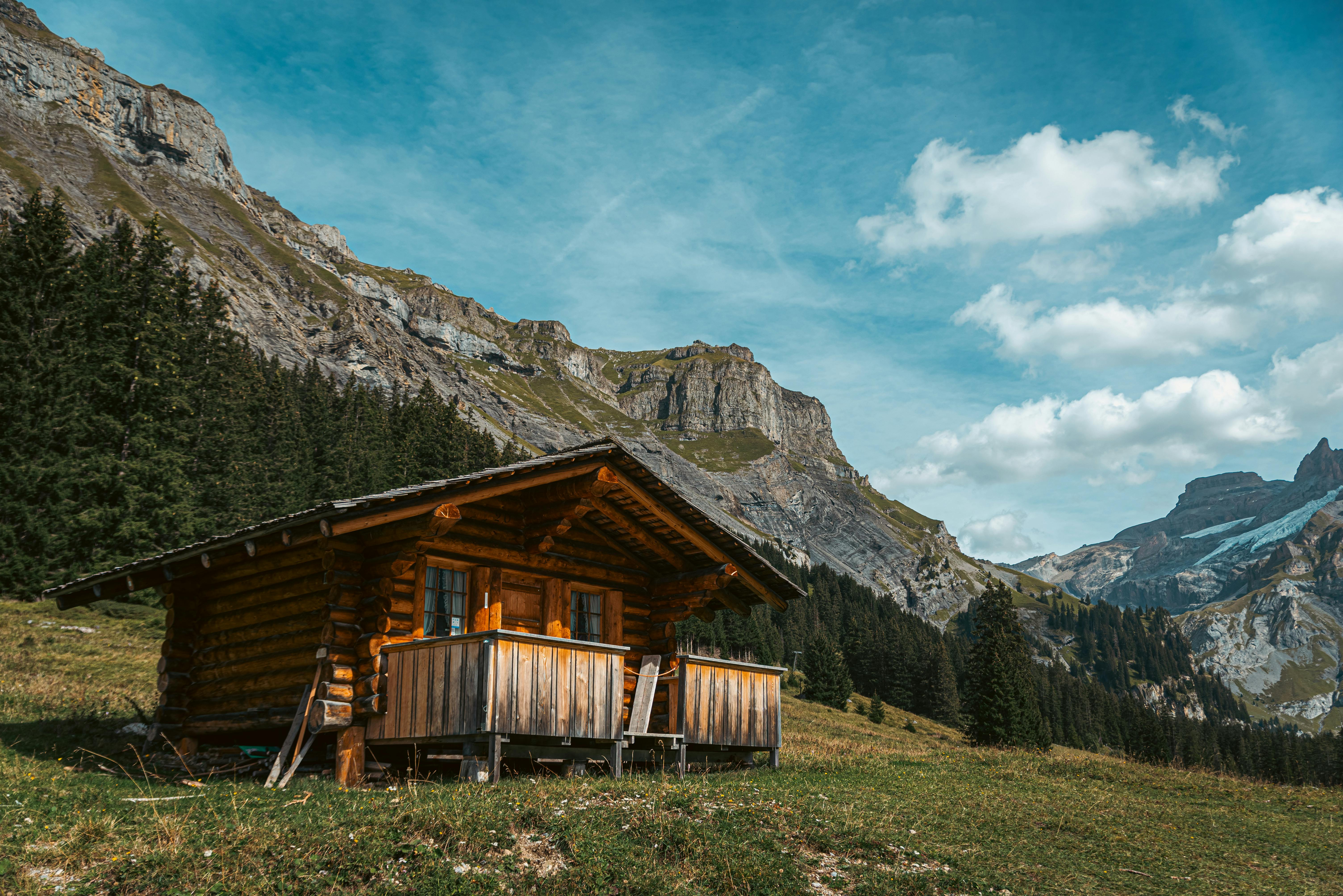Wooden House in Valley in Mountains · Free Stock Photo