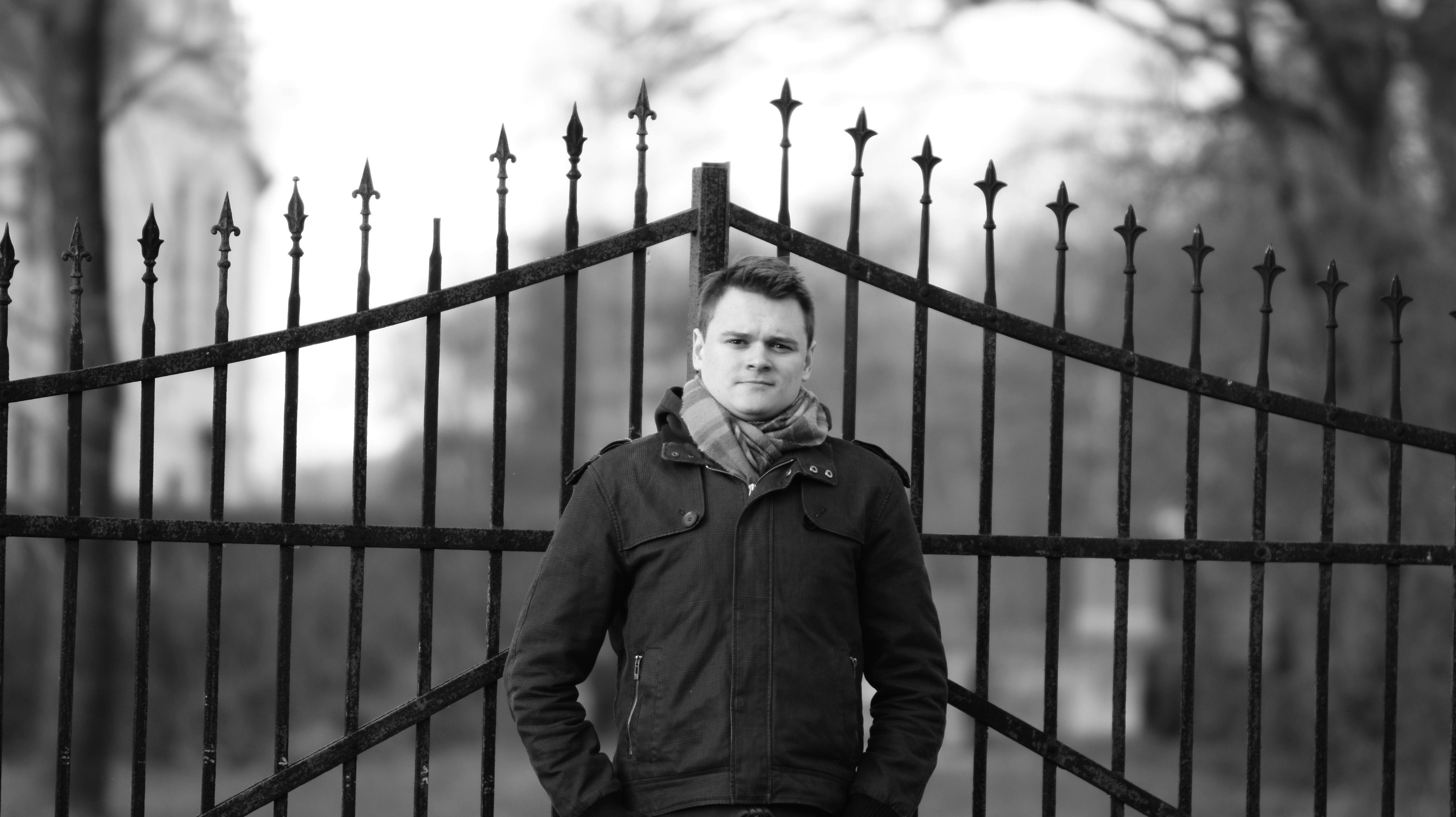 A man standing in front of a gate · Free Stock Photo