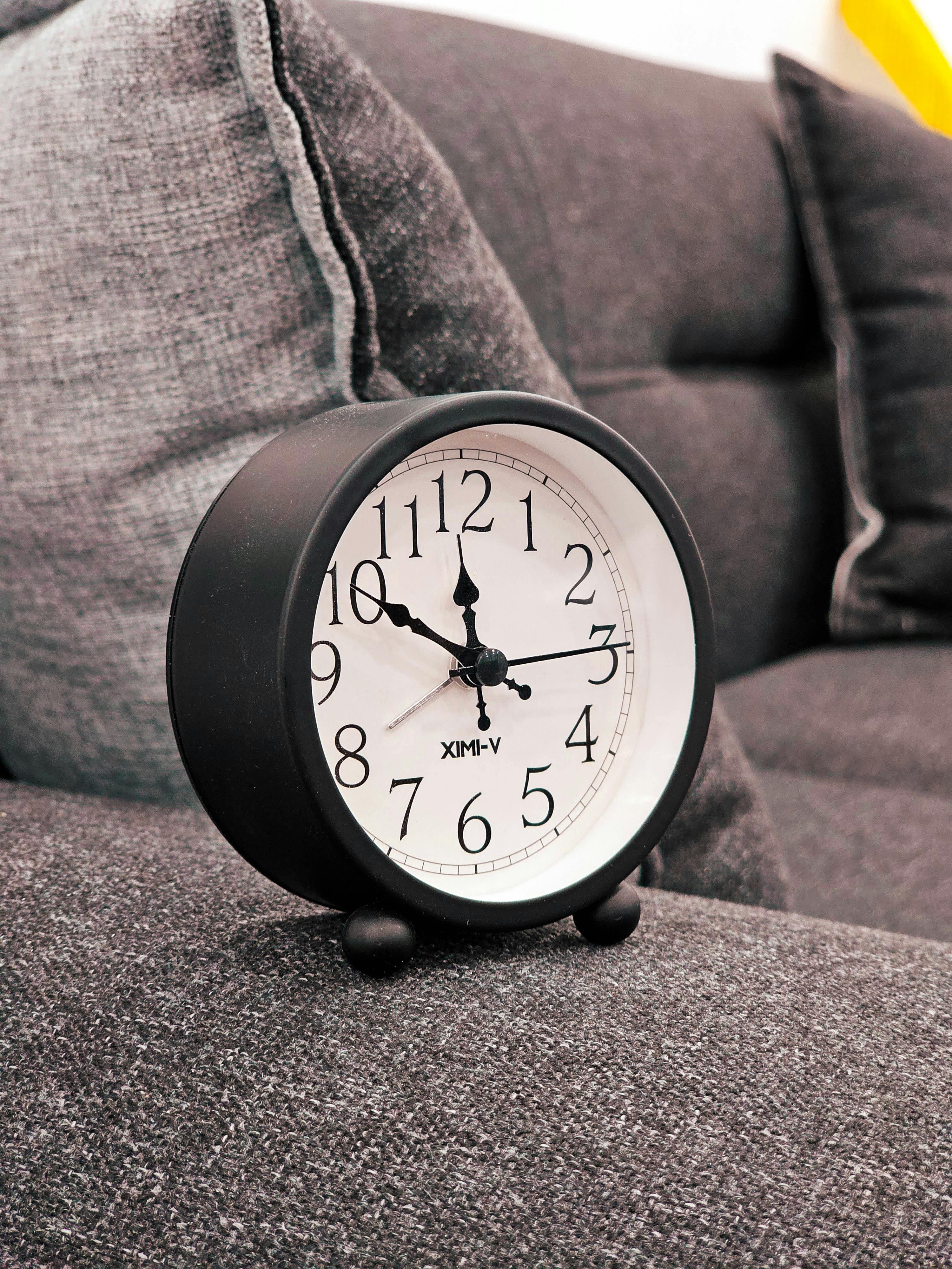 Kensington Brown Round Wall Analog Clock · Free Stock Photo