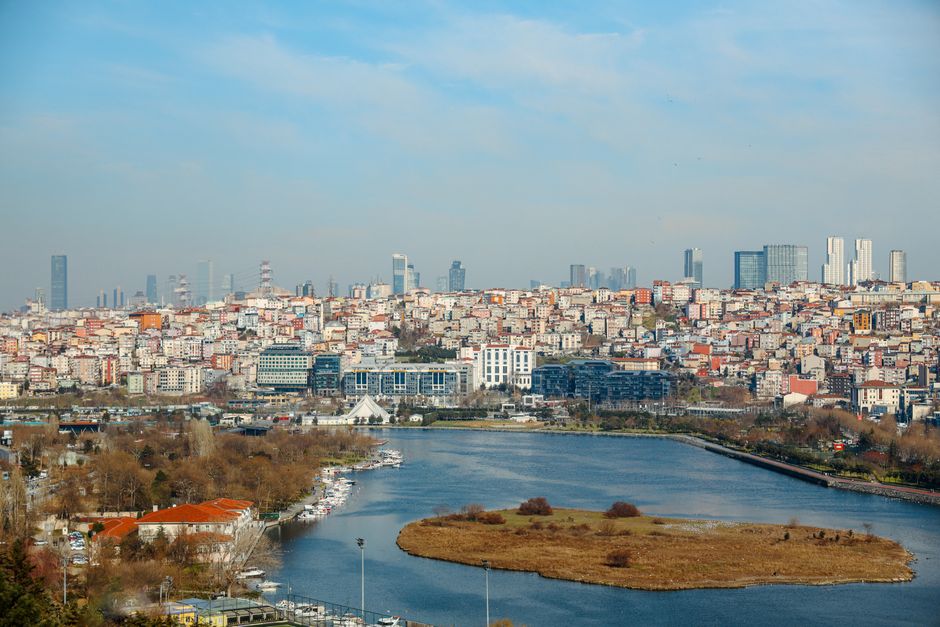 Aerial view of Istanbul's skyline with the Golden Horn river, capturing the blend of old and new architecture.
