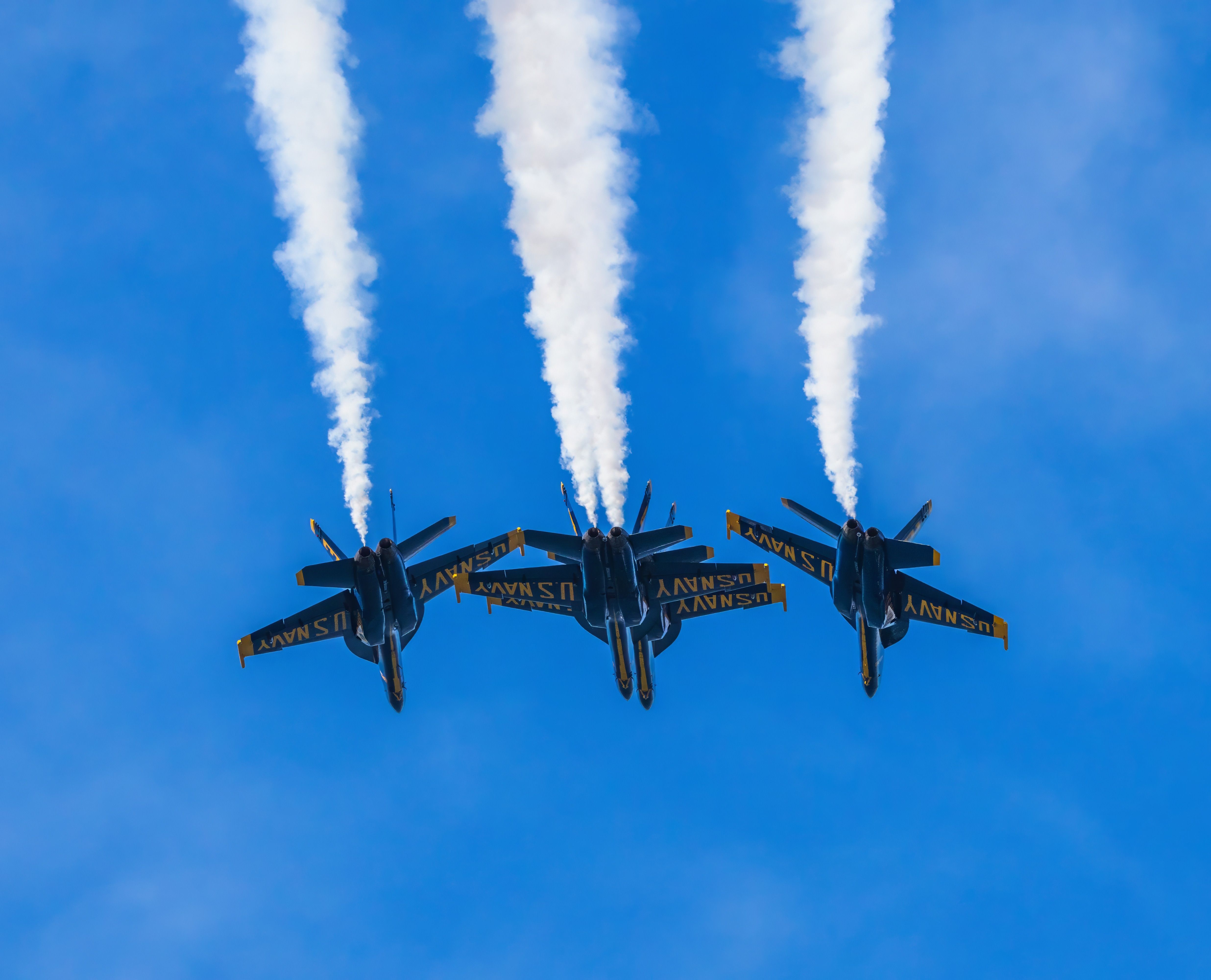 Military Airplanes Flying in Formation on Airshow · Free Stock Photo