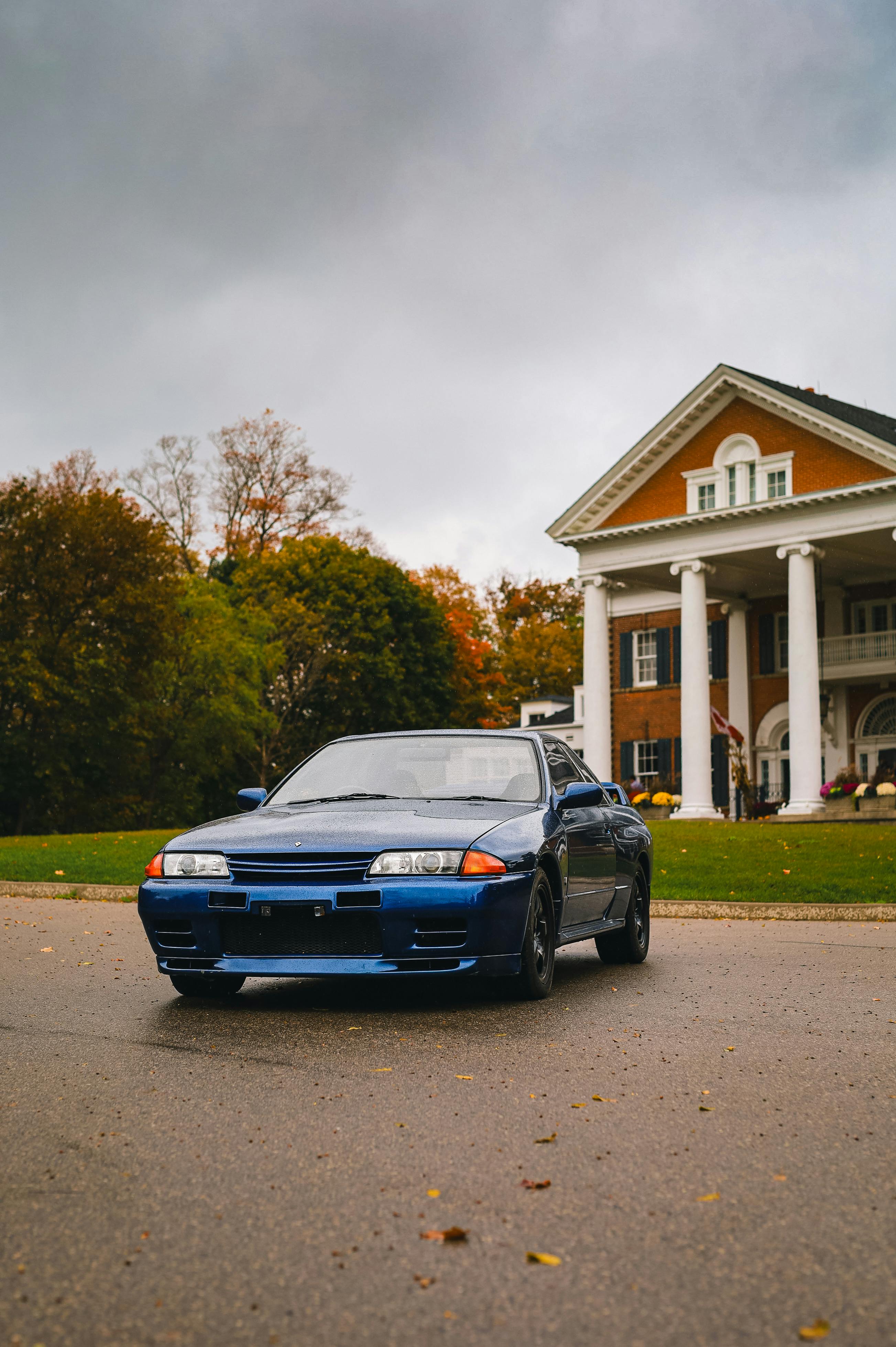 Back View of a Gray Nissan Skyline · Free Stock Photo
